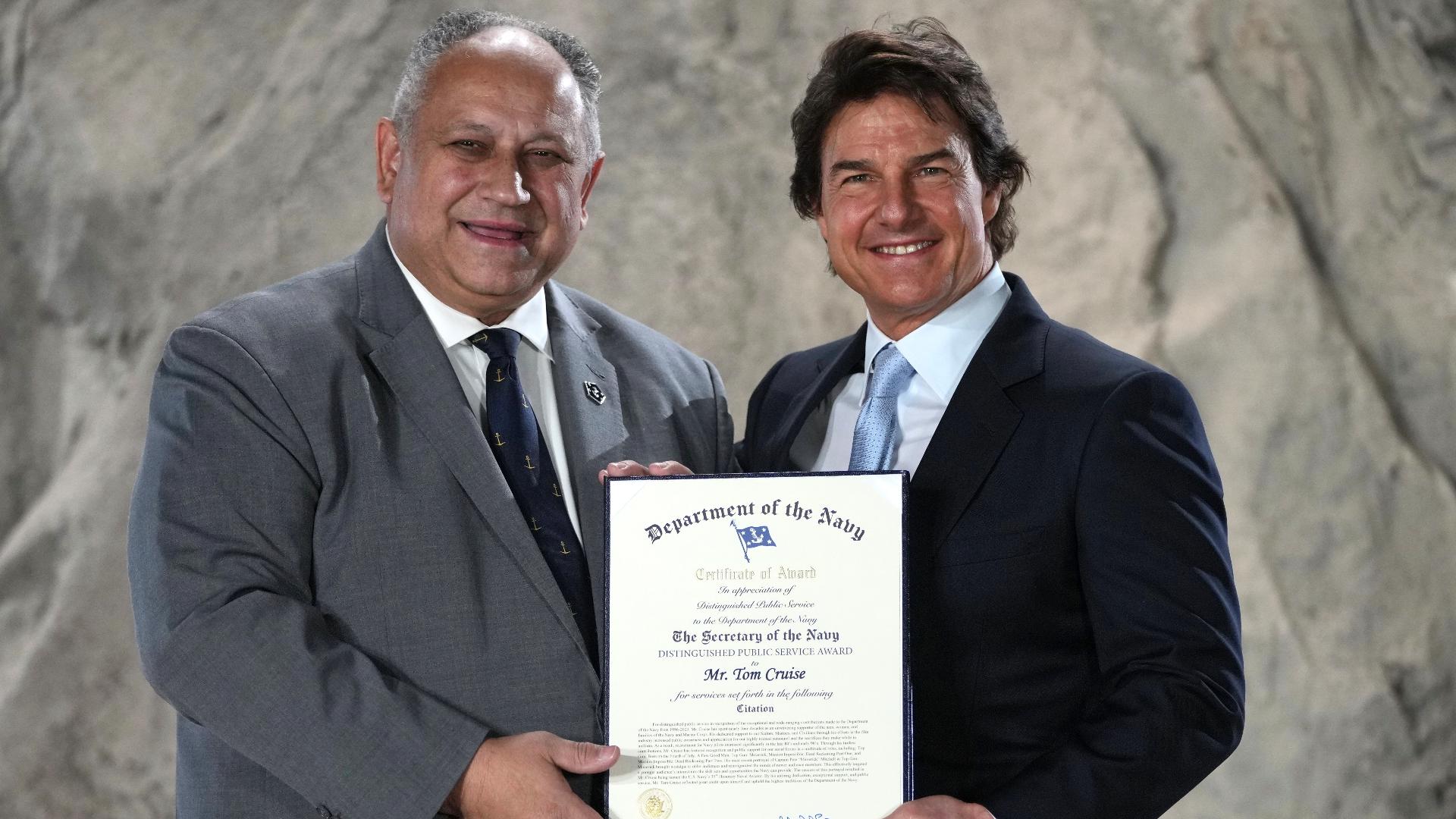 Tom Cruise receives US Navy's top civilian honor | wcnc.com