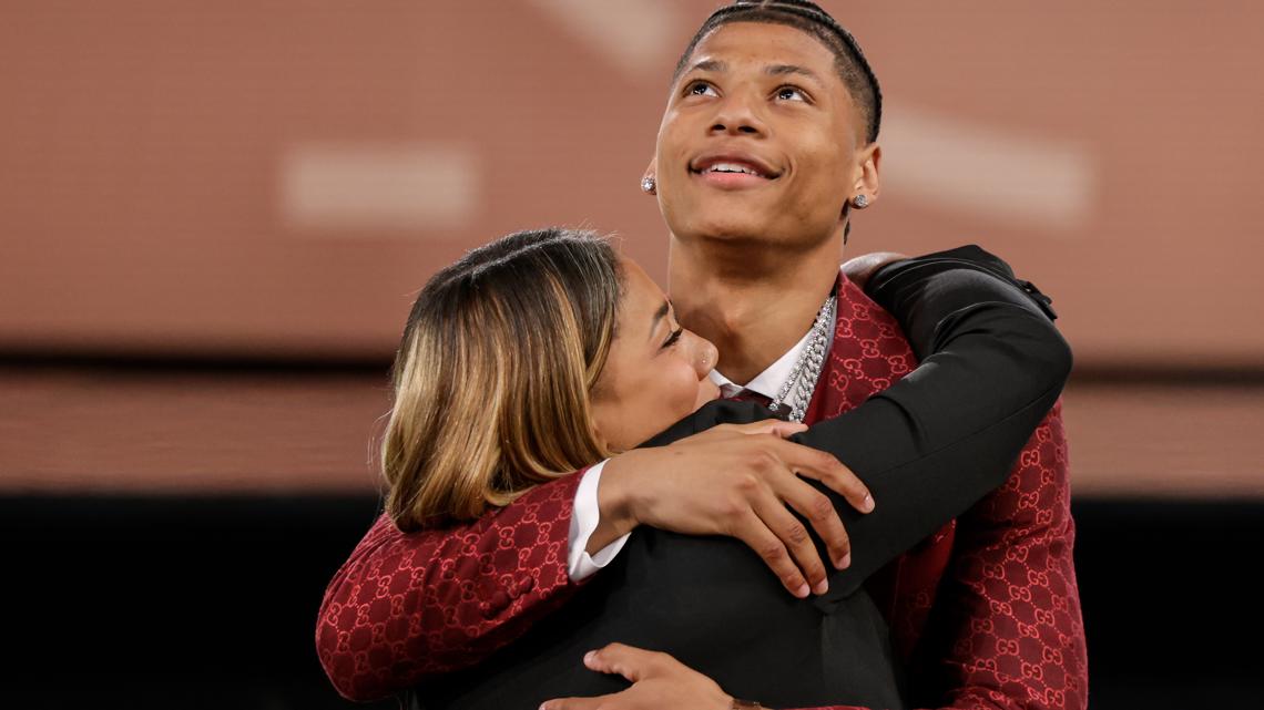 Bryson Battle impresses in 'The Voice' semifinals | wcnc.com