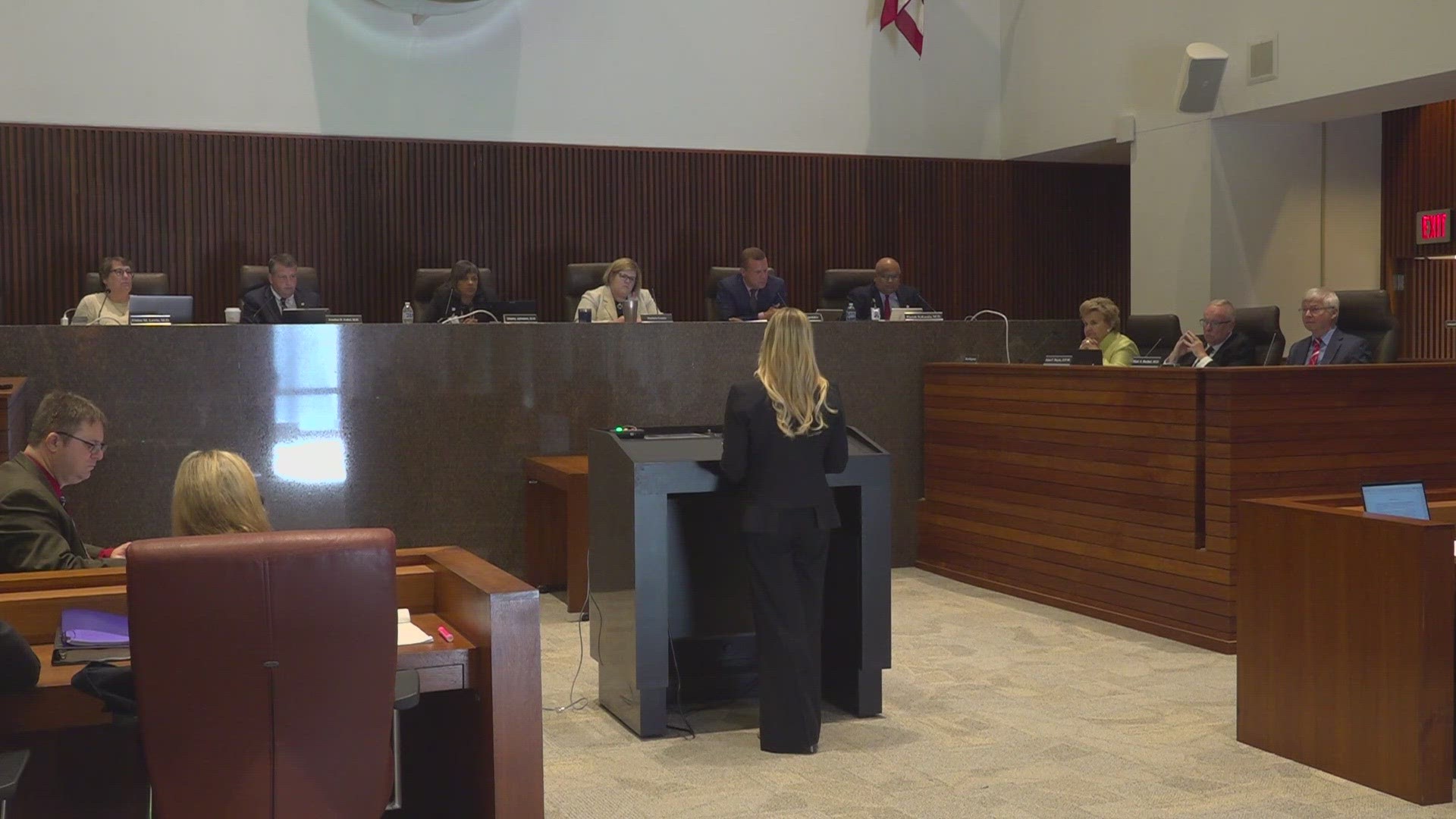 Ohio TikTok plastic surgeon ‘Dr. Roxy’ loses medical license | wcnc.com