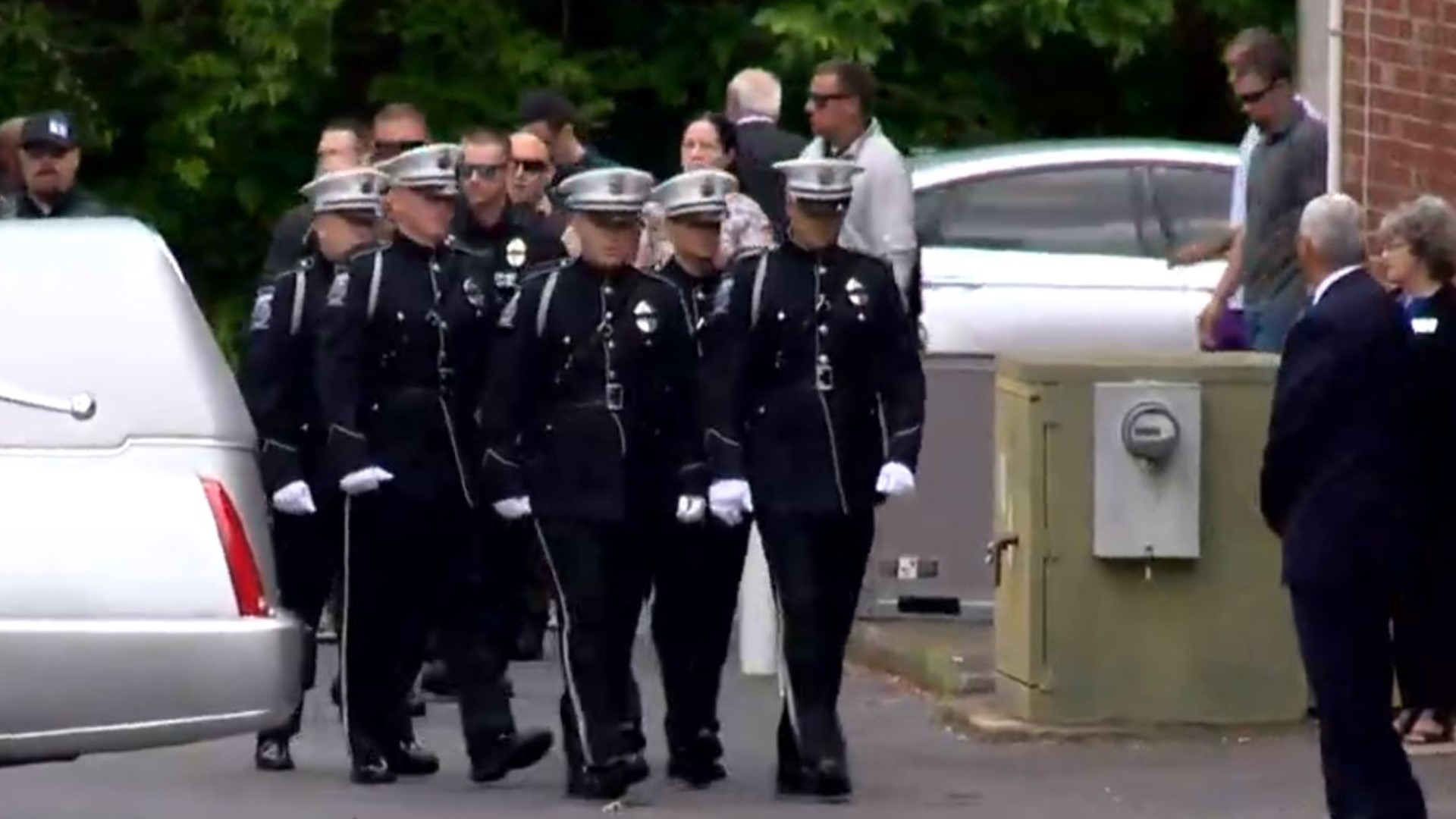 Law enforcement escorts fallen K-9 officer to funeral home | wcnc.com