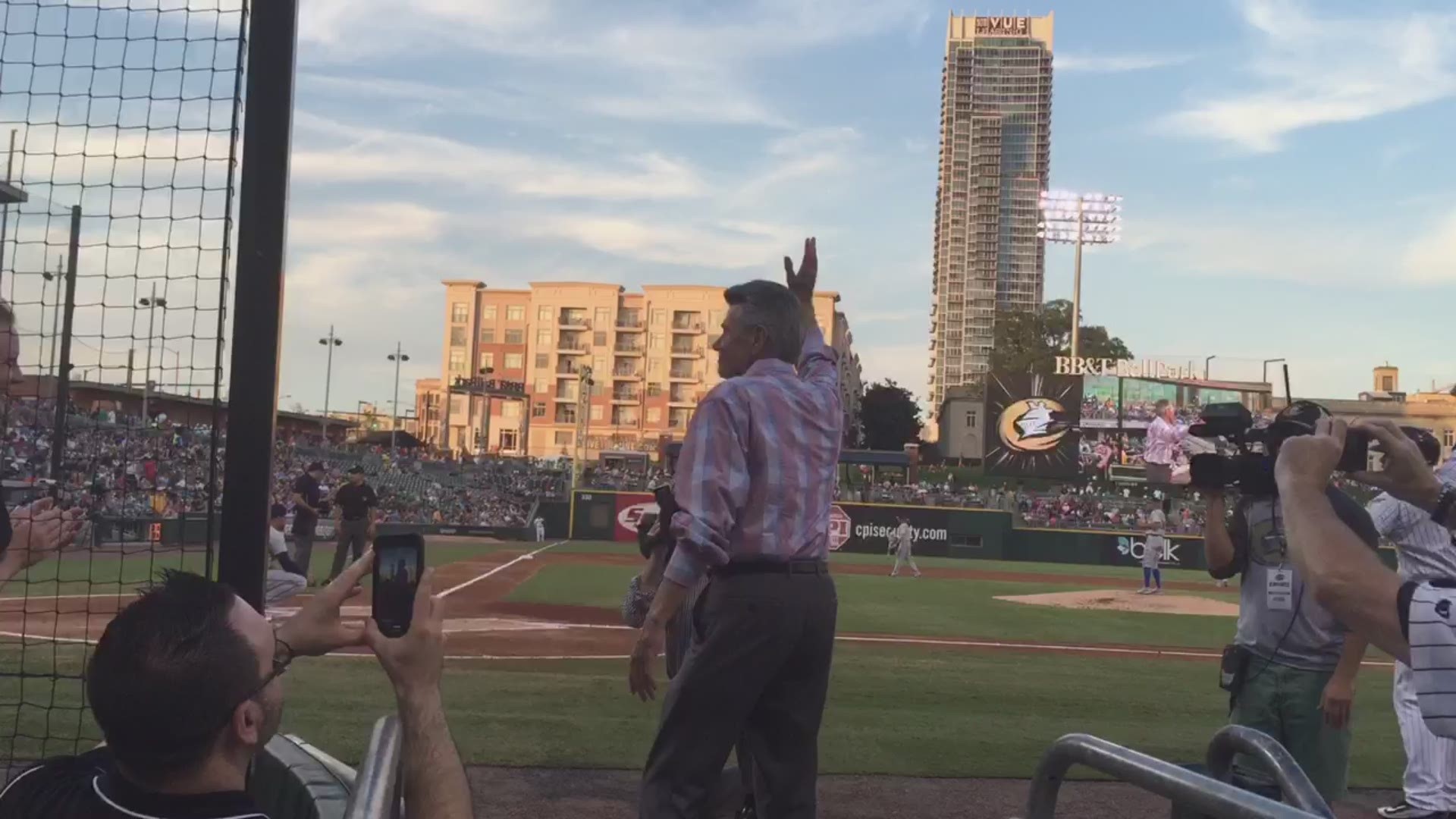 Larry Sprinkle makes first public appearance | wcnc.com