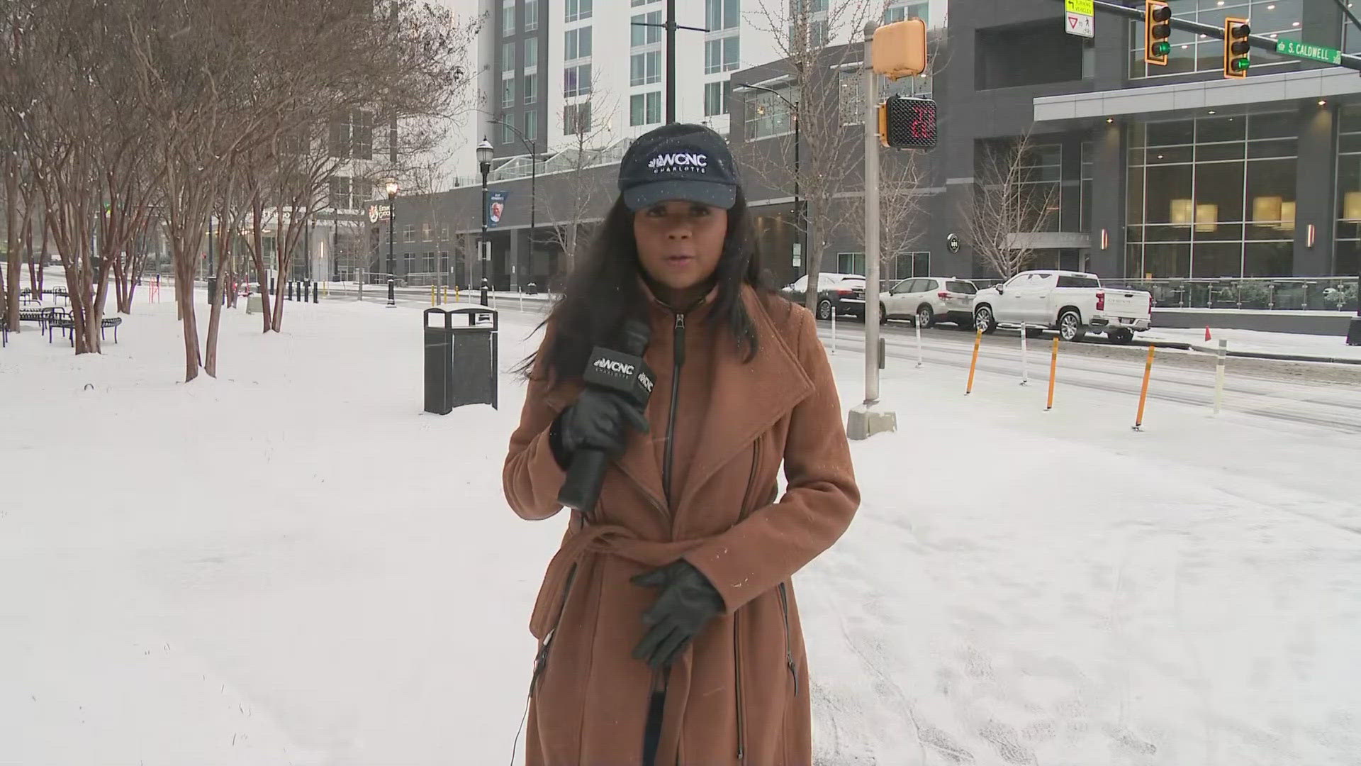 8 a.m. winter weather update || Snow beginning to accumulate in Uptown ...