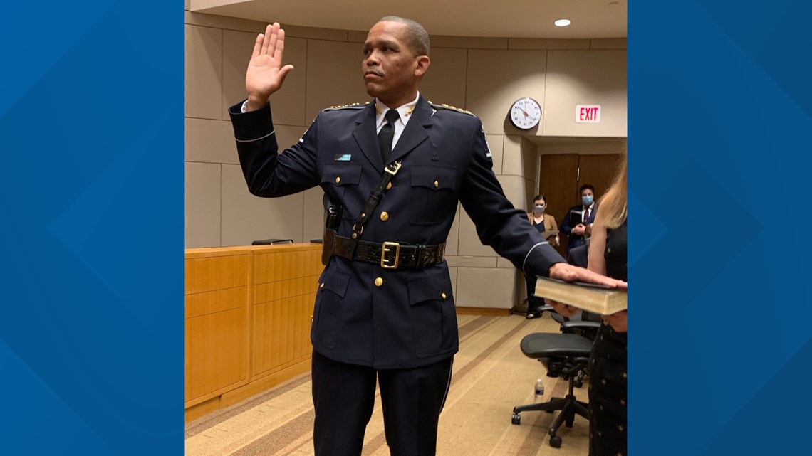 Johnny Jennings sworn in as new Charlotte police chief | wcnc.com