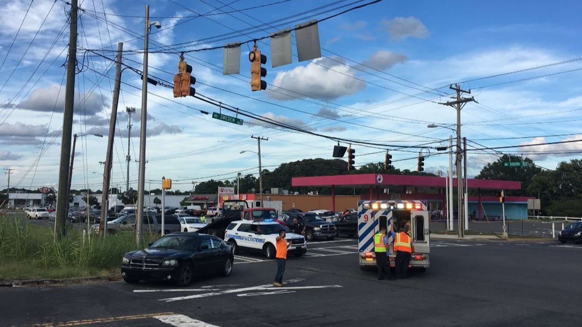 Police Chase Ends In Crash On Busy Charlotte Road Wcnc