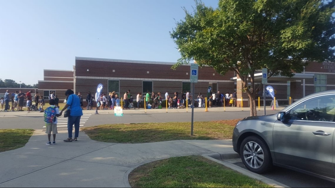 Long lines mark first day of new school year at CMS schools | wcnc.com