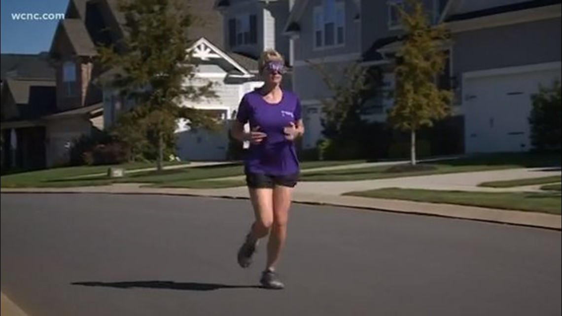 Woman running blindfolded in Charlotte marathon in honor of her sister ...