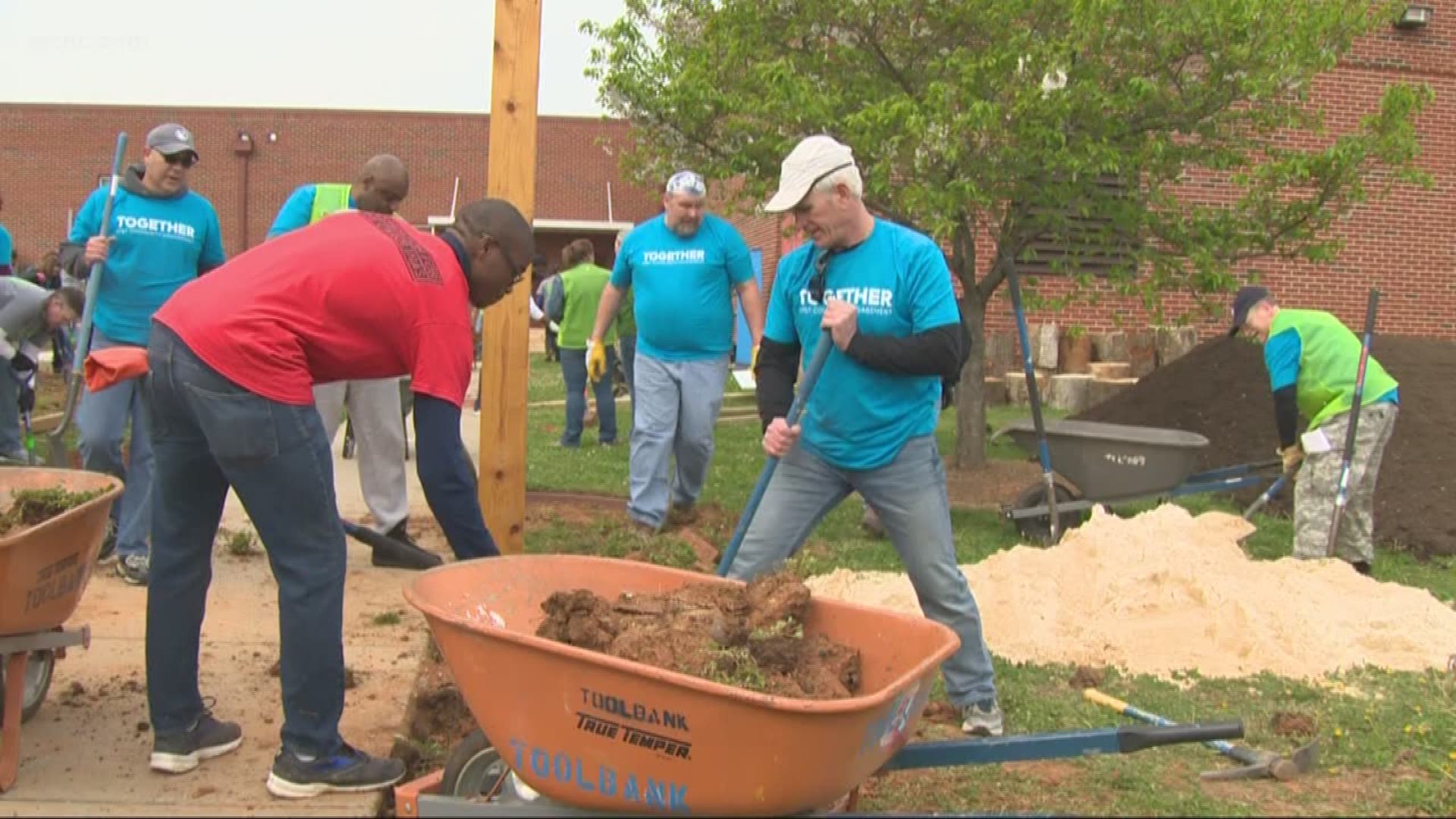 Community gathers to teach local elementary school students how to ...