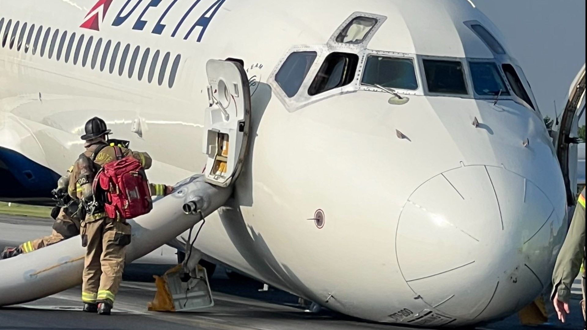 Delta Air Lines flight lands without nose gear at CLT airport | wcnc.com