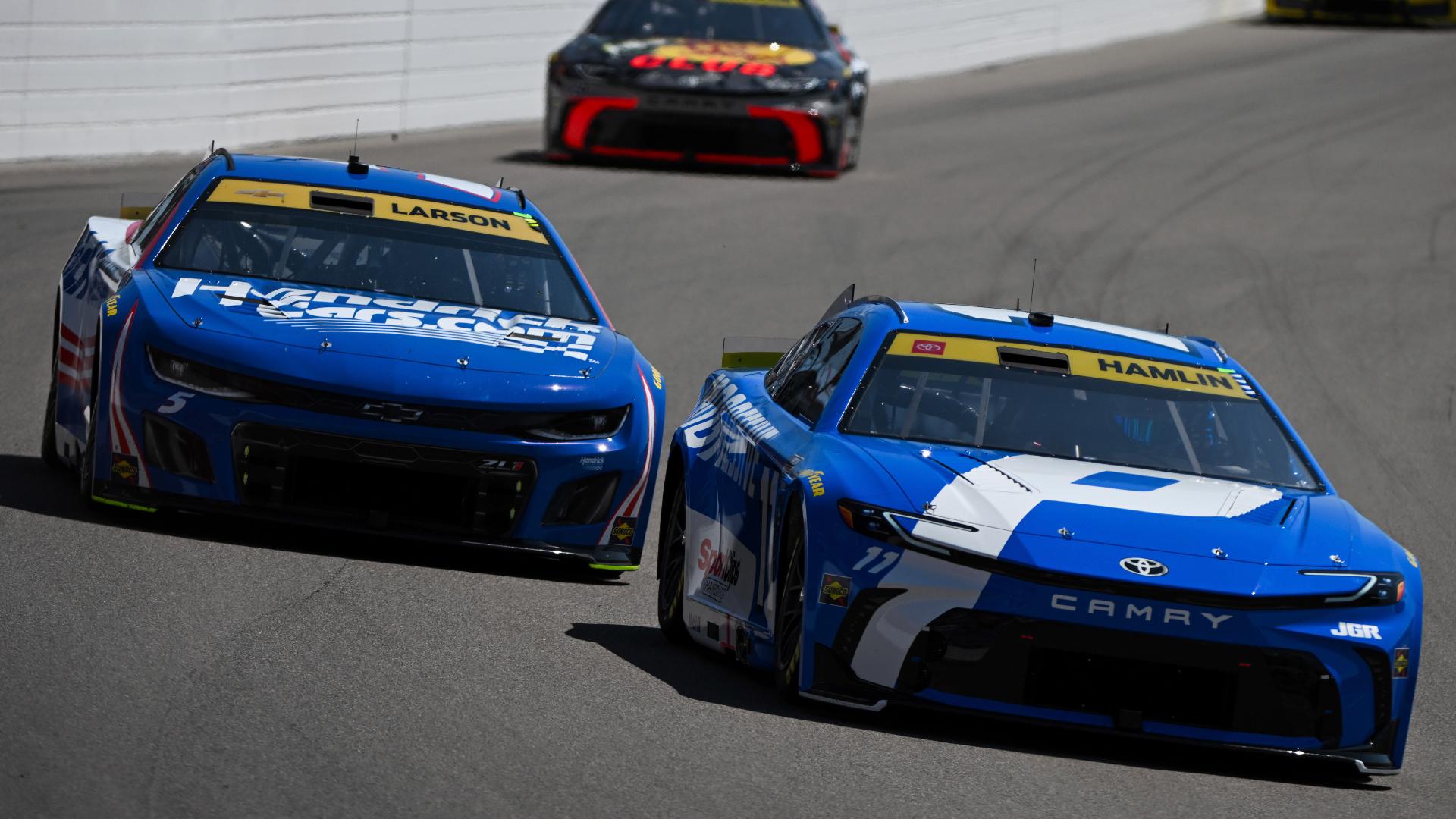 Denny Hamlin wins NASCAR Las Vegas race, securing title shot | wcnc.com