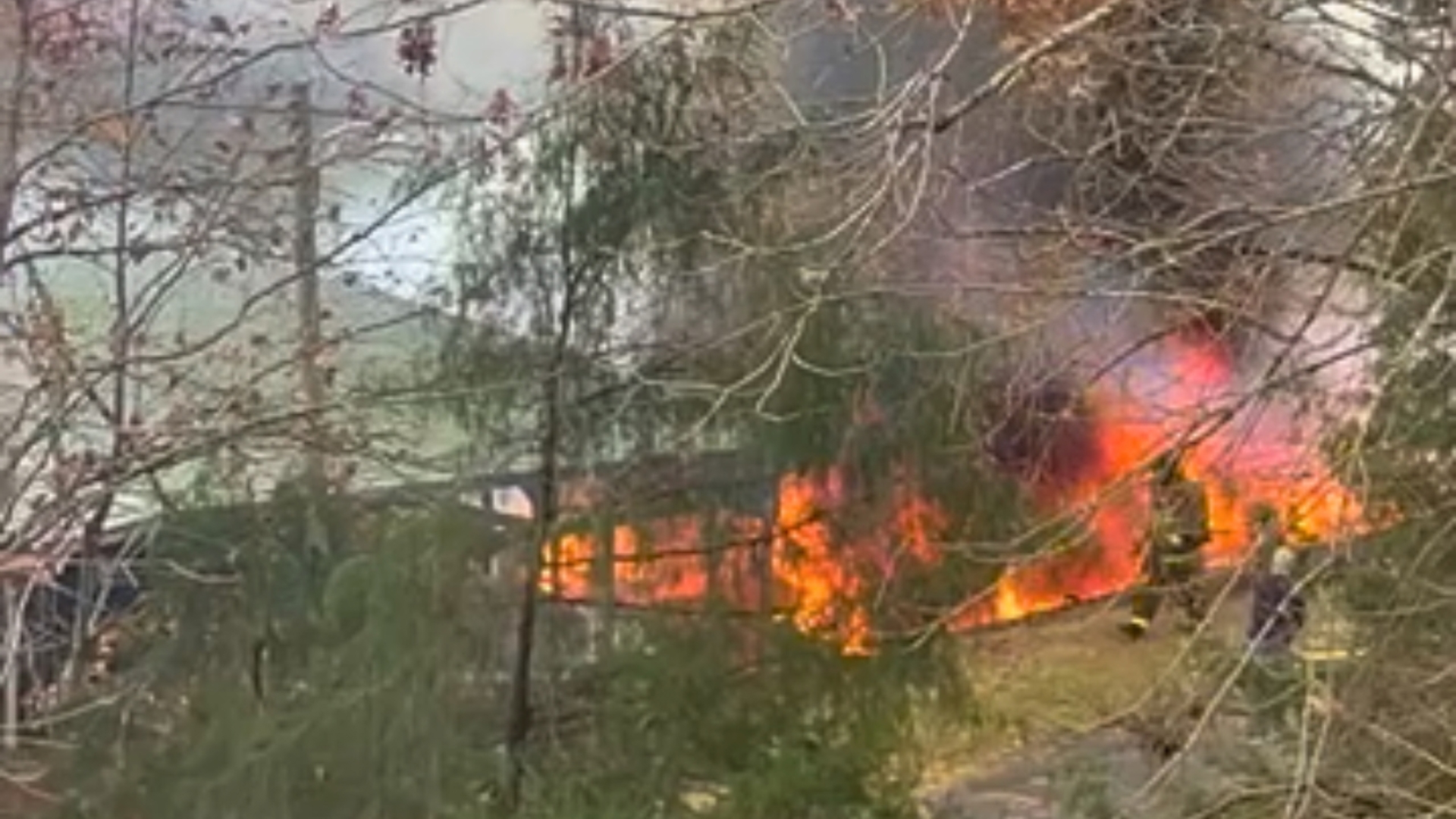 Smoke from Lake Wylie marina fire carried over Charlotte | wcnc.com