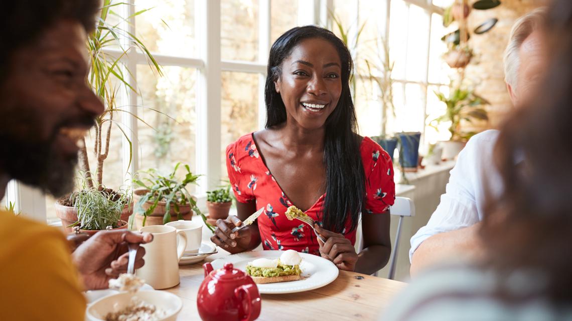 Americans give up lunch spending to save up for weekends | wcnc.com
