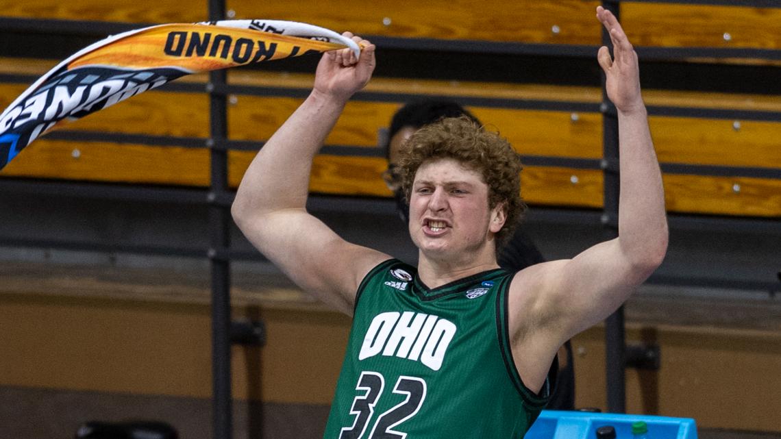 Panthers sign ex-basketball player as tight end | wcnc.com