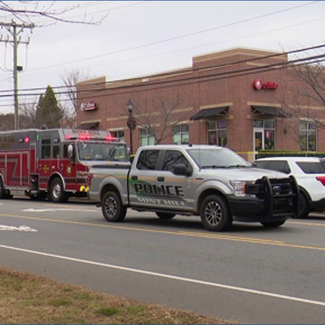 Man killed in west Charlotte shooting | wcnc.com