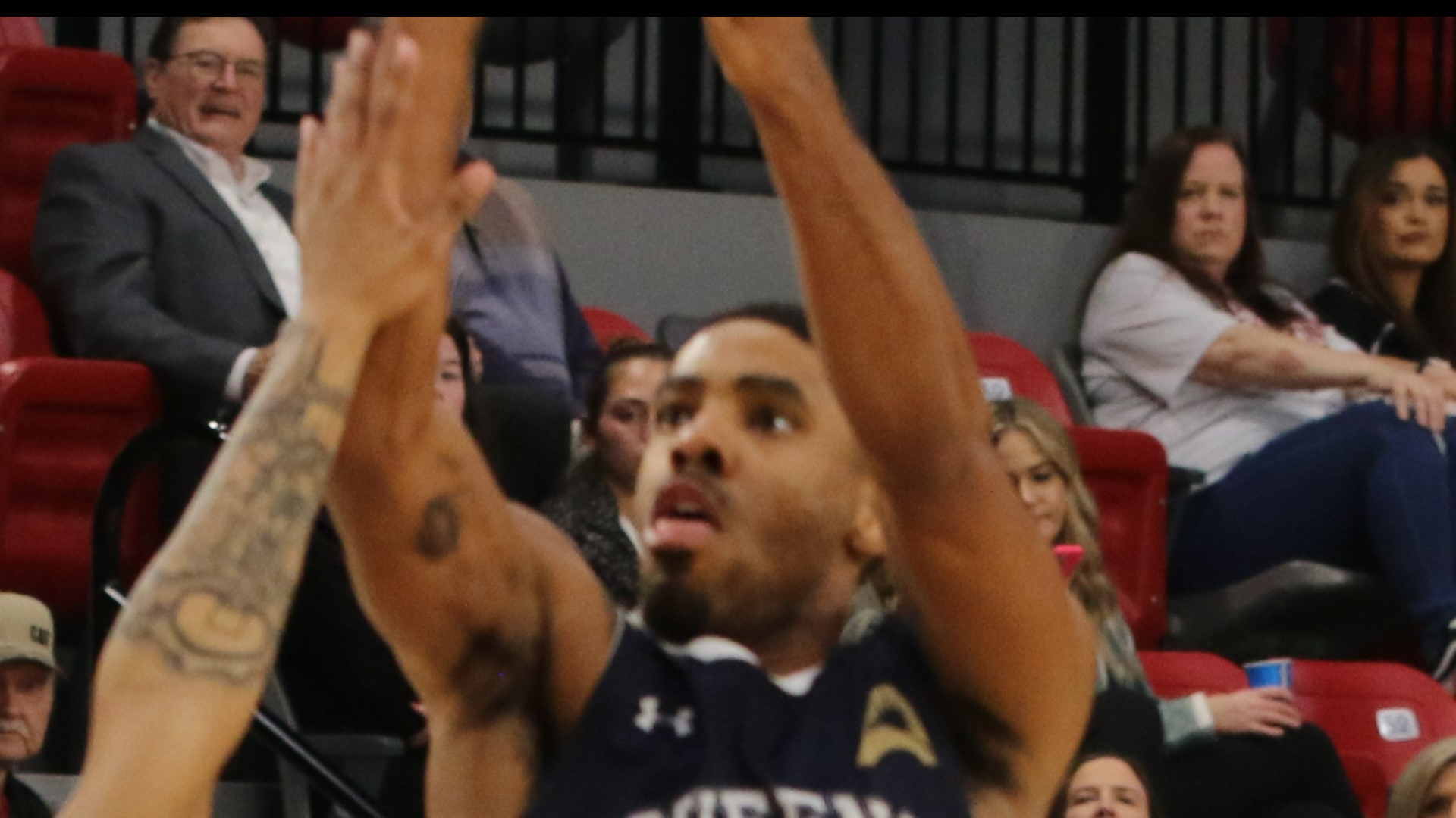 Kenny Dye becomes Queens' all-time leading scorer | wcnc.com