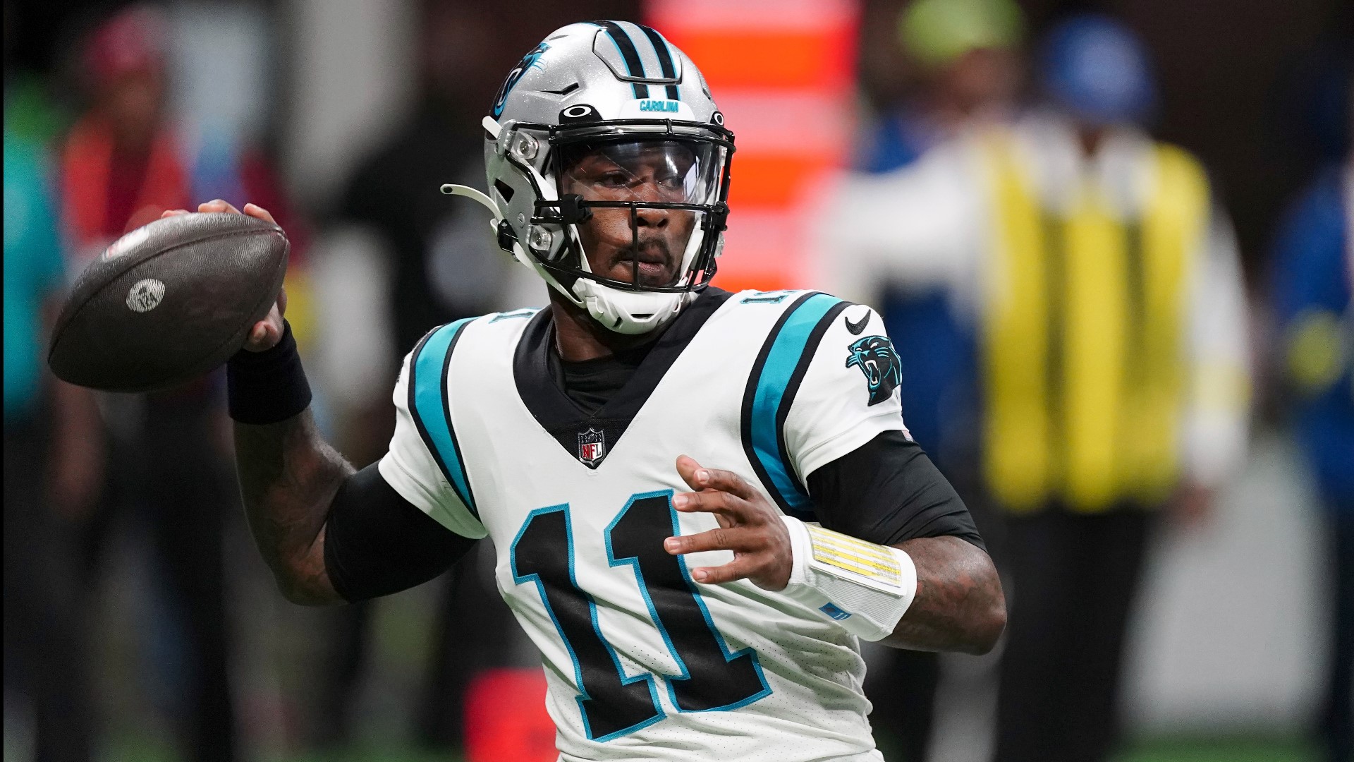 D'Onta Foreman, P.J. Walker leave Panthers, sign with Bears | wcnc.com