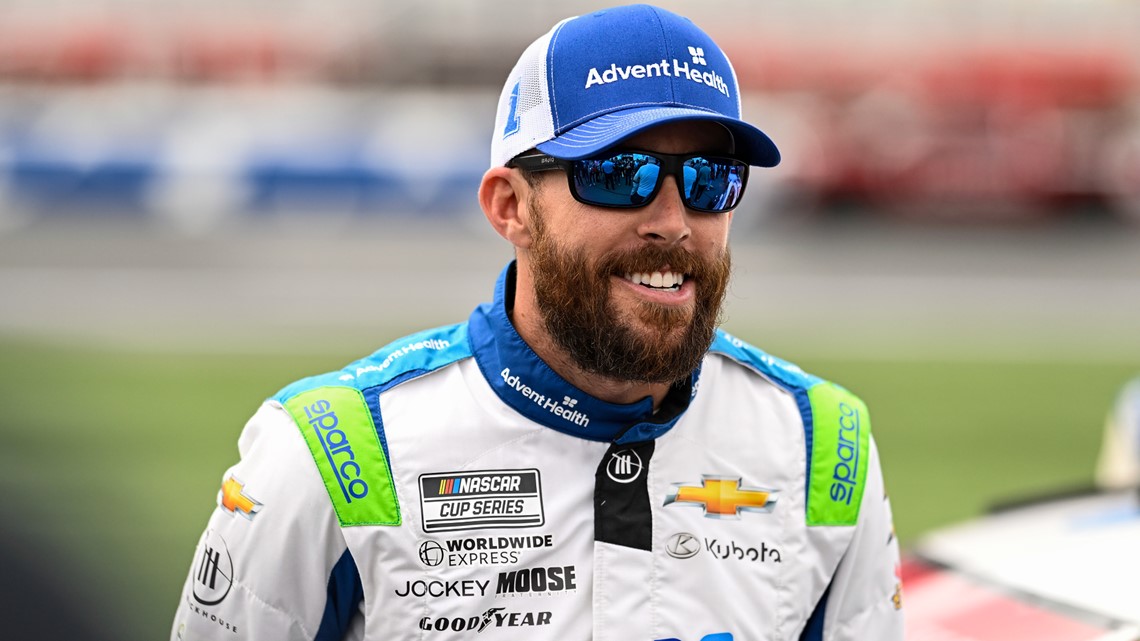 Ross Chastain wins at Nashville, holds off Truex | NASCAR | wcnc.com