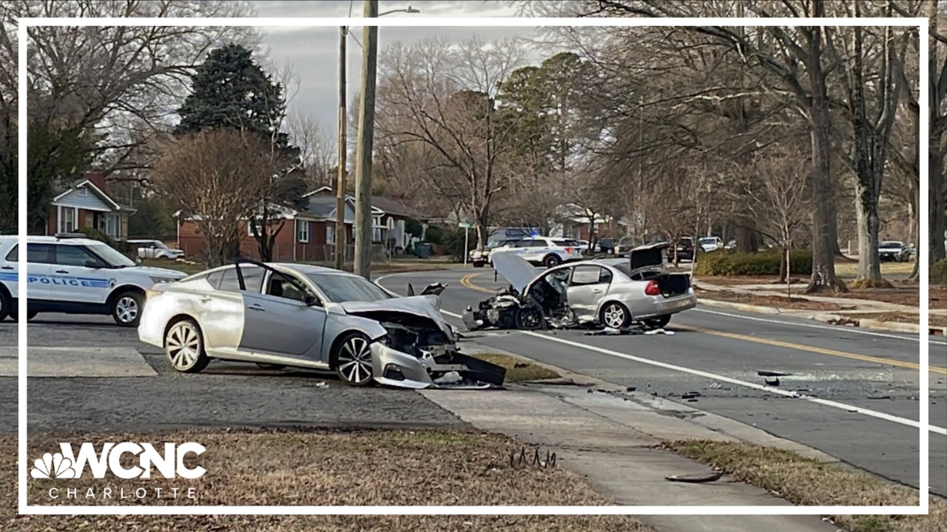 Crash in west Charlotte injures 3 | wcnc.com