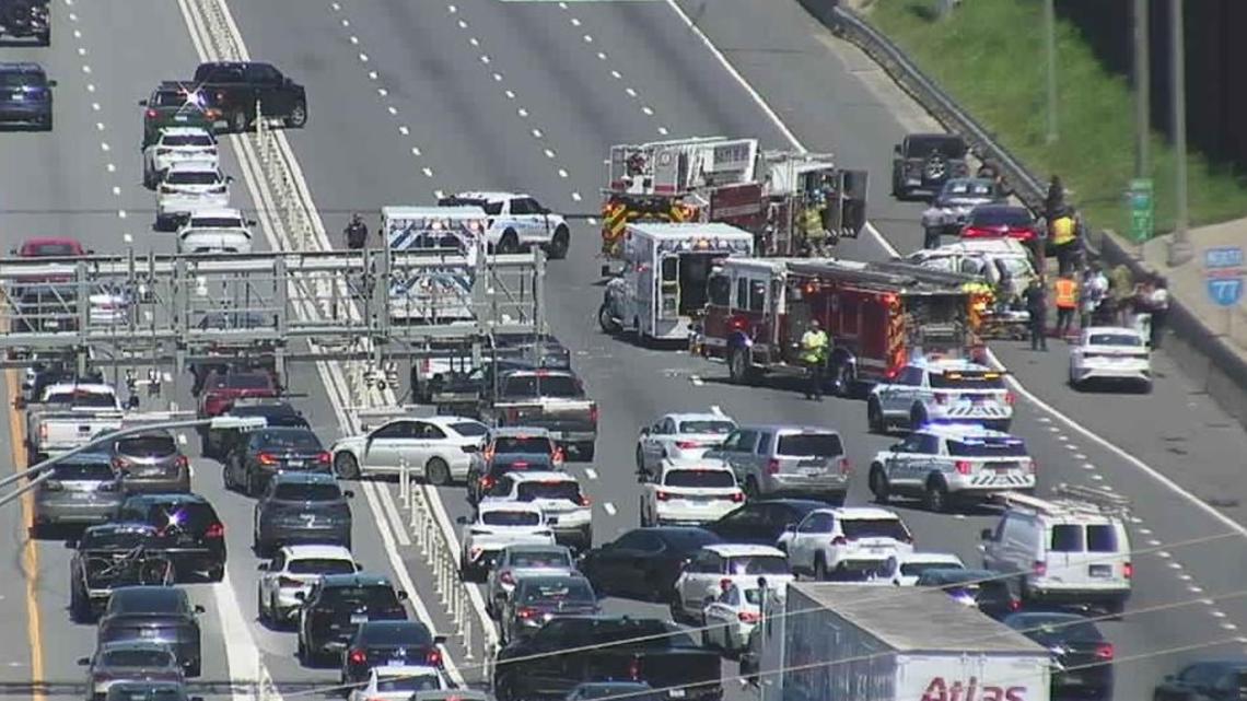 Crash blocks multiple lanes on I-77 in Charlotte | wcnc.com