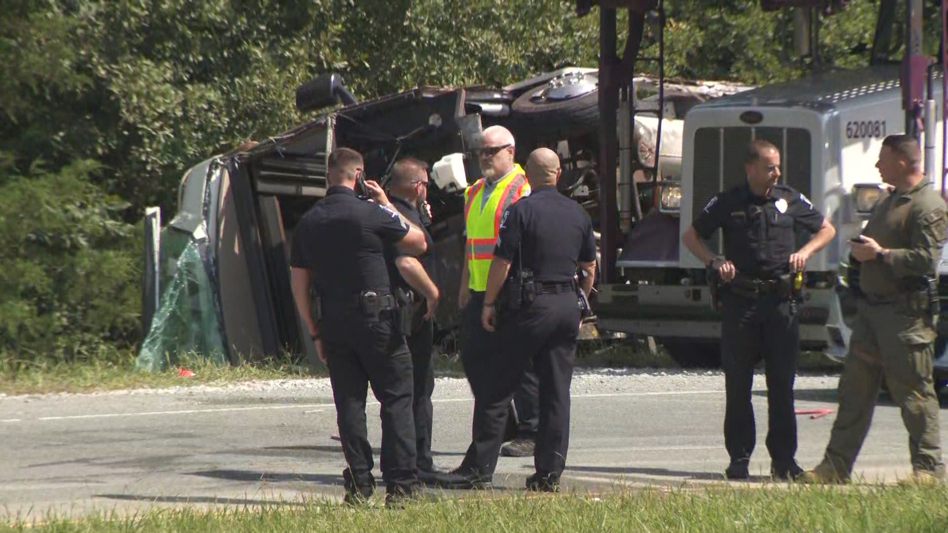 Person killed, CMPD officers hurt in crash on I-485 | wcnc.com