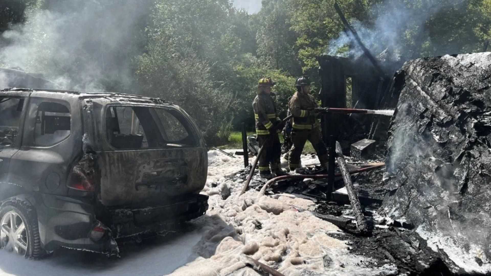 Oxygen tanks explode, roof collapses in deadly SC house fire | wcnc.com