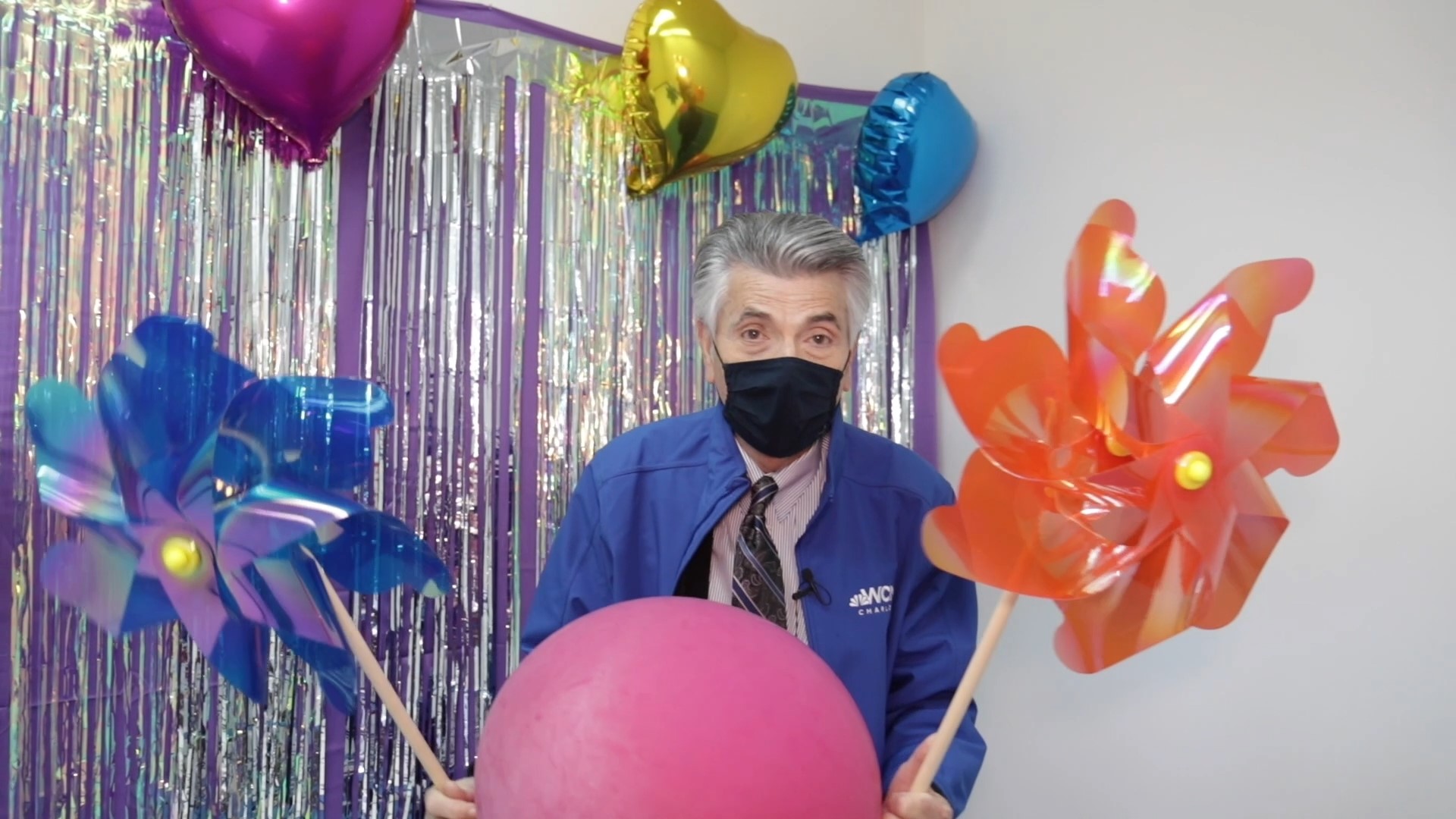 Larry Sprinkle visits Charlotte selfie museum | wcnc.com