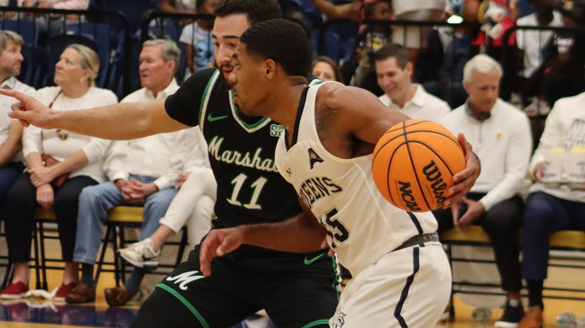 Queens basketball wins thriller in D1 debut | wcnc.com