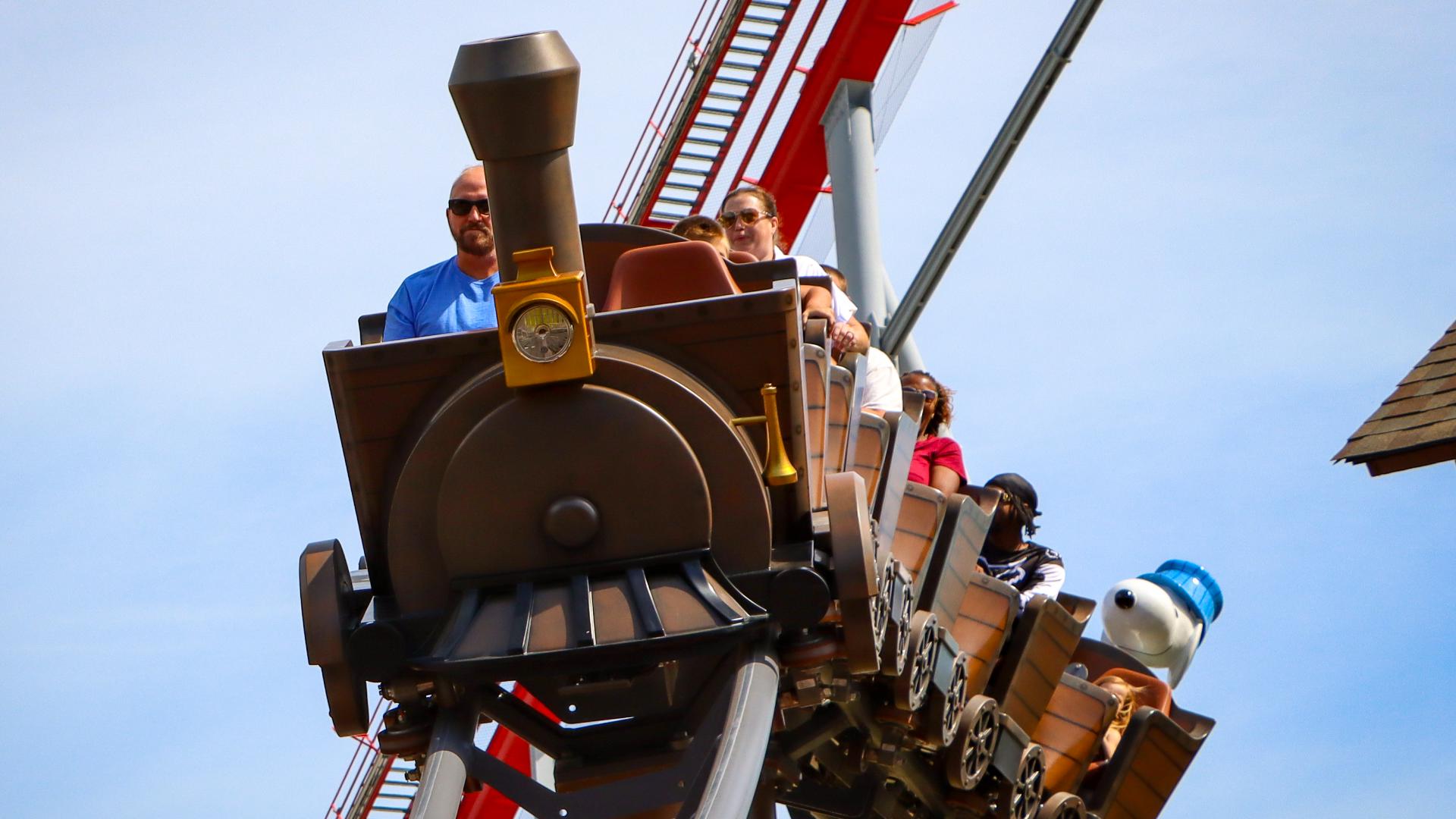 Carowinds introduces Snoopy's Racing Railway coaster | wcnc.com