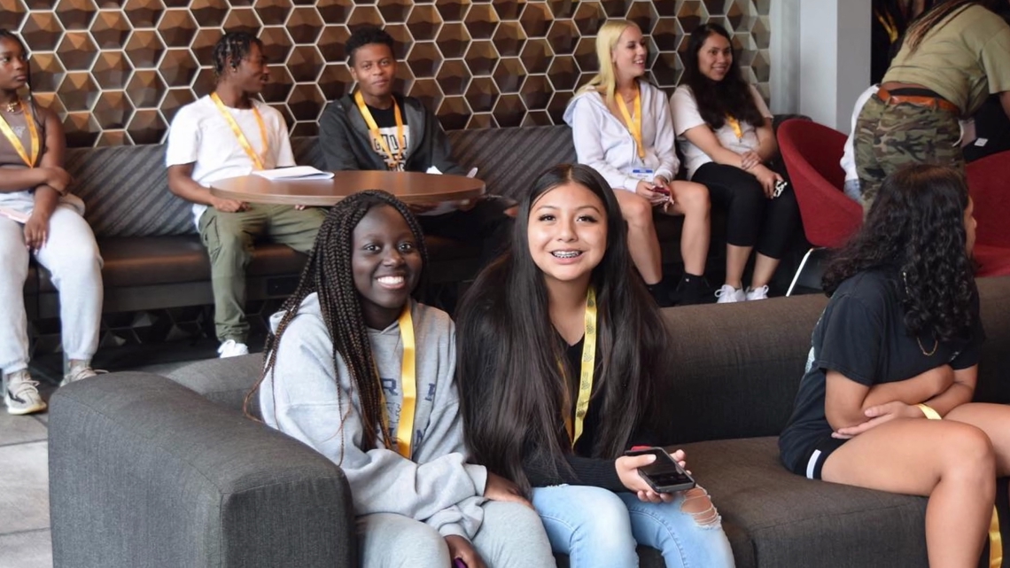 Charlotte nonprofit gives students 'amazing' college experience | wcnc.com