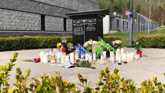 Two deputies, two more victims dead after standoff in Boone | wcnc.com