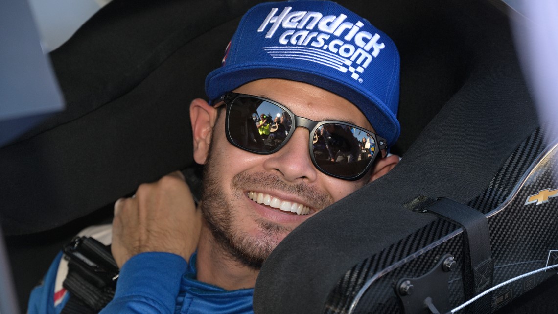 Kyle Larson wins at Martinsville with late pass | NASCAR results | wcnc.com