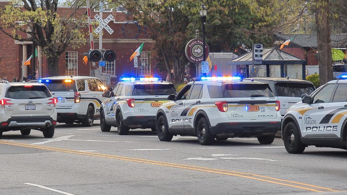 Matthews police respond to man allegedly wielding knife downtown | wcnc.com