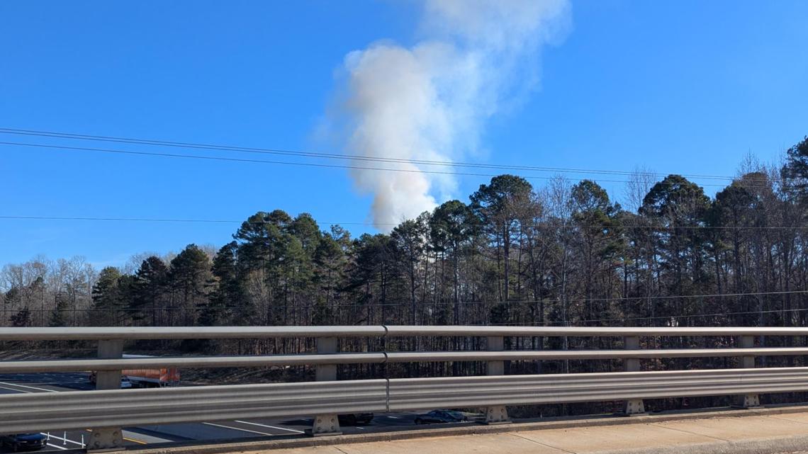 Multiple agencies respond to fire in Matthews neighborhood | wcnc.com