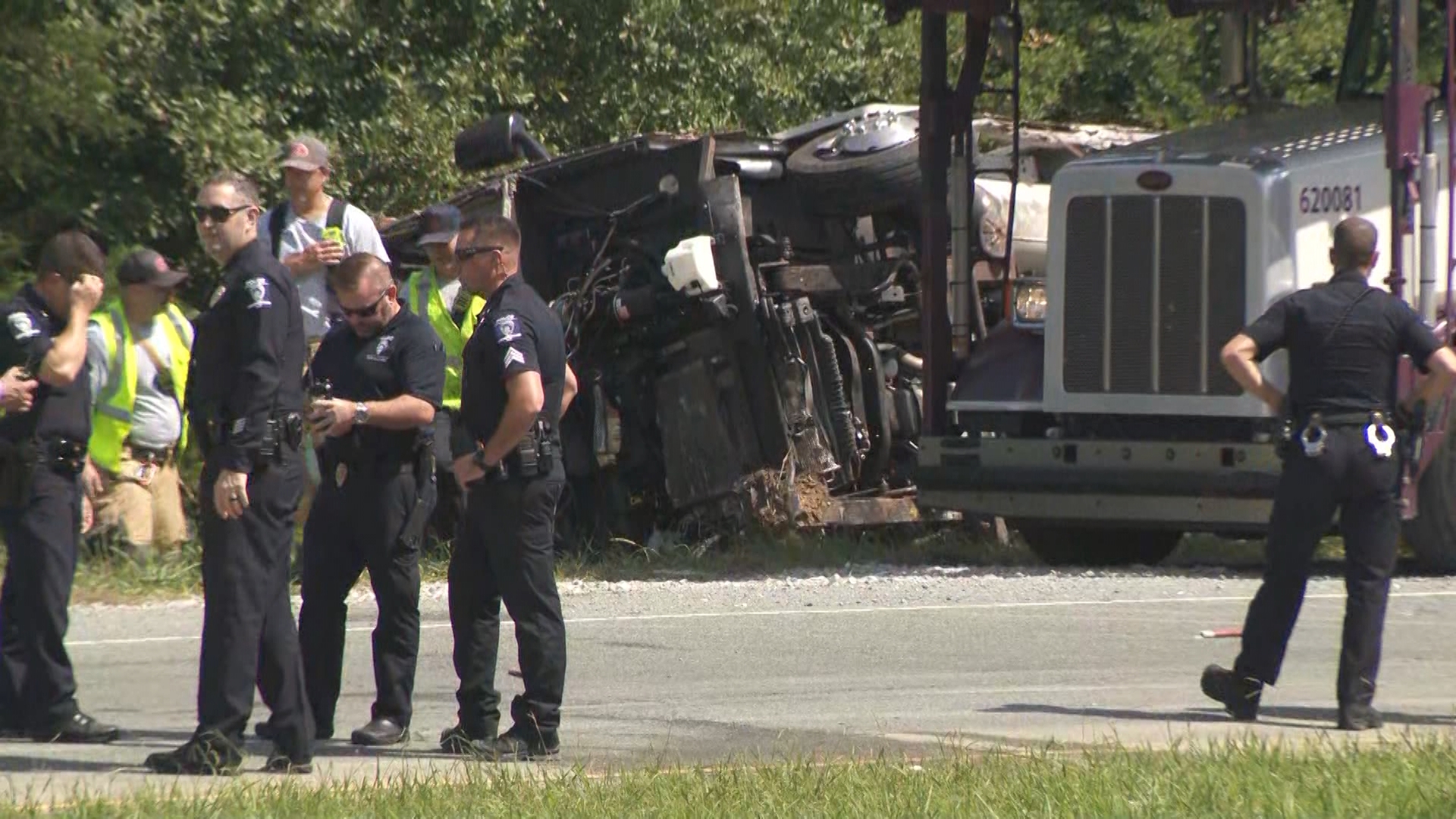 Person killed, CMPD officers hurt in crash on I-485 | wcnc.com