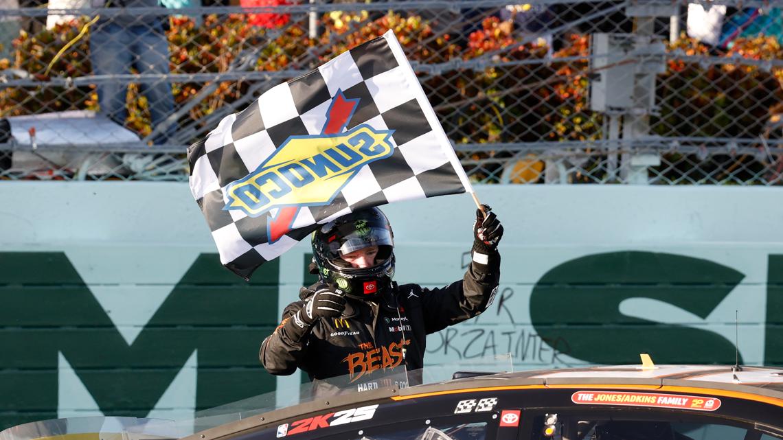 Tyler Reddick wins Homestead with last lap pass | NASCAR | wcnc.com