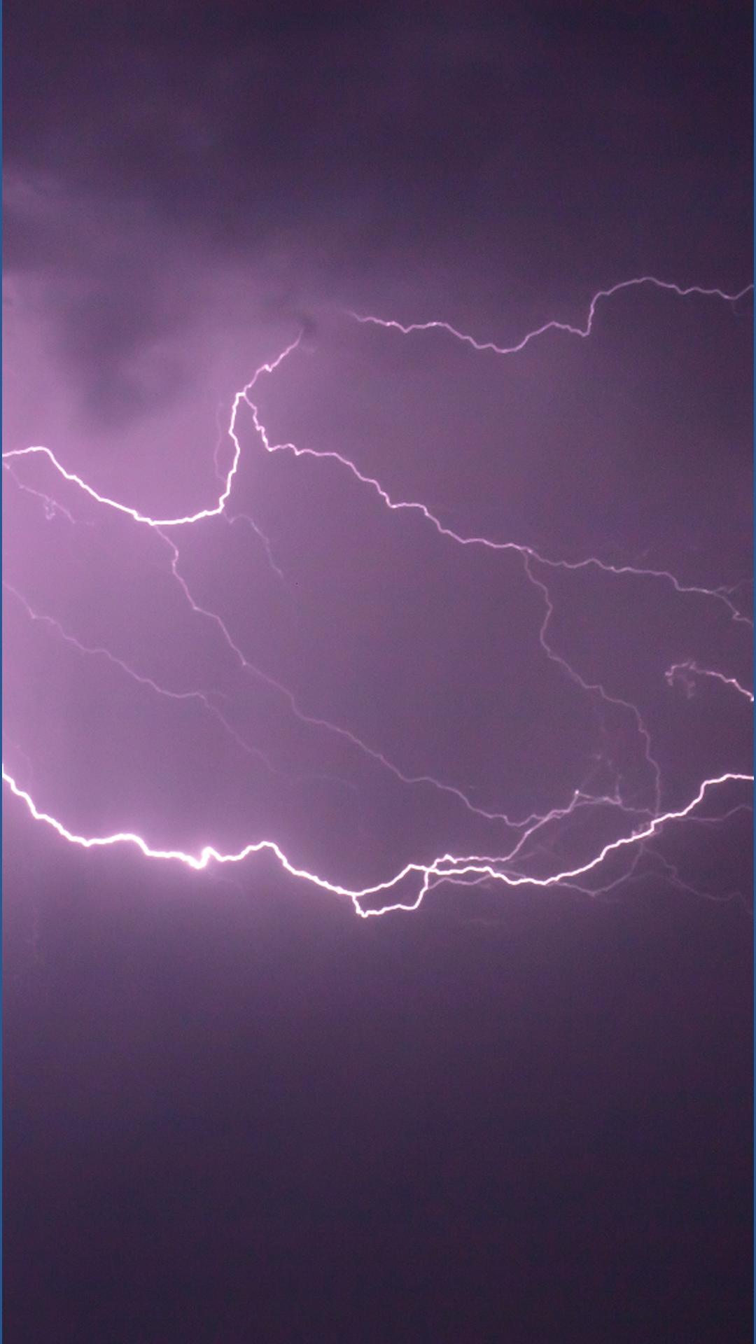 'Heat lightning' isn't real: Here's what is actually causing it | wcnc.com