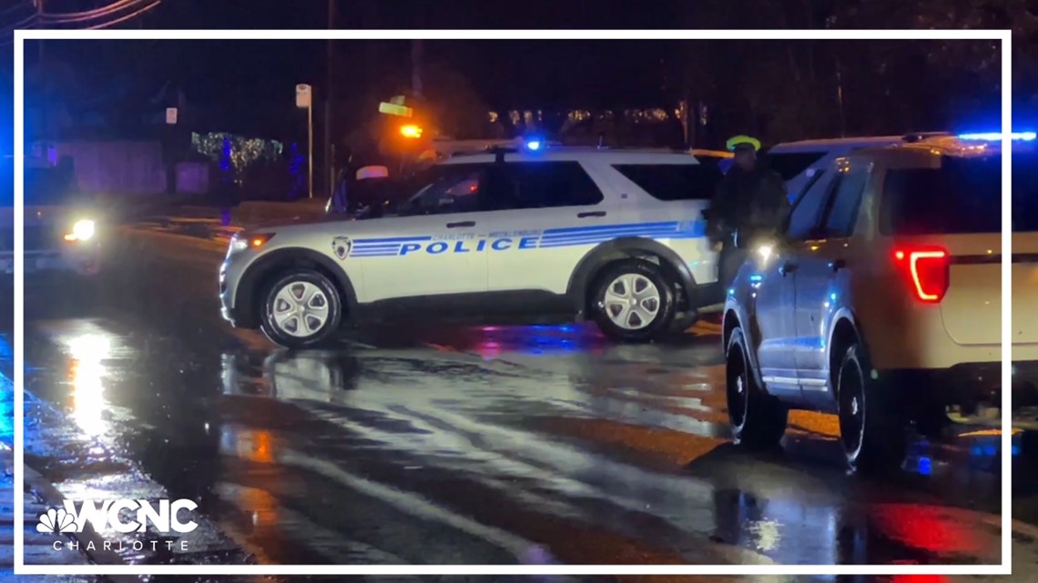 Crash with serious injuries closes road in southeast Charlotte | wcnc.com