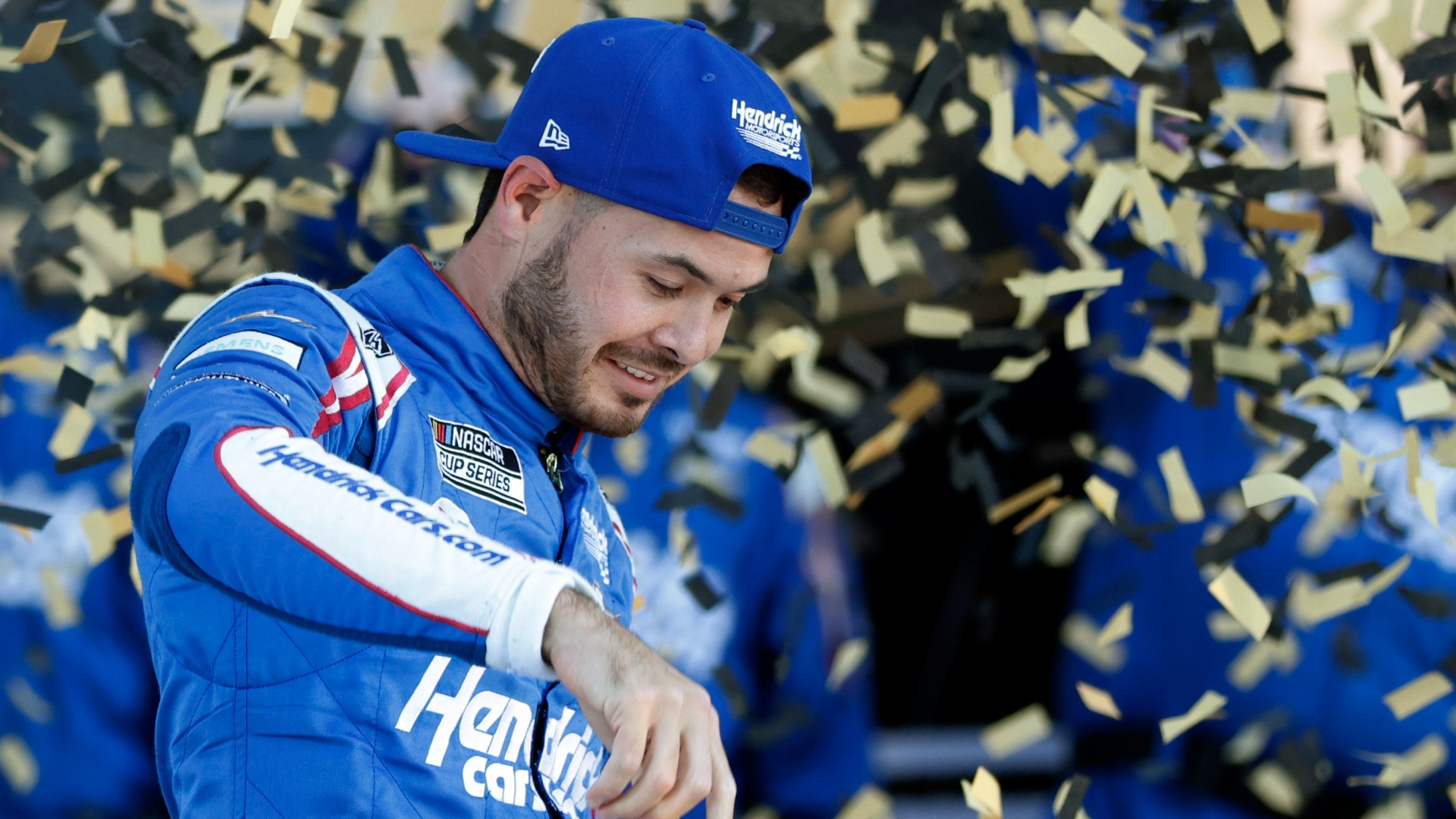 Larson picks up 9th win this season in Kansas | wcnc.com