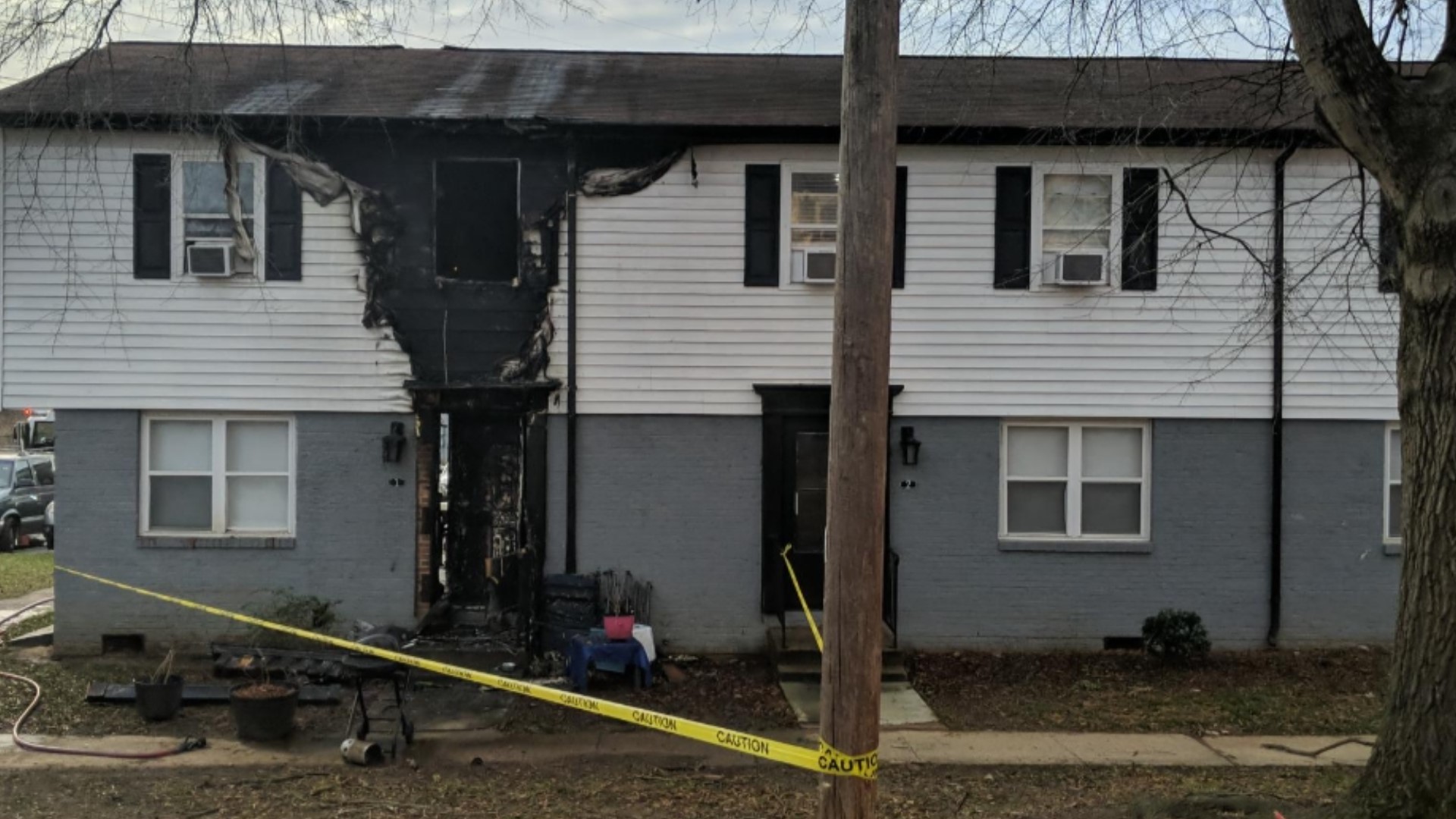 Charlotte Fire crews respond to fire at townhome complex | wcnc.com