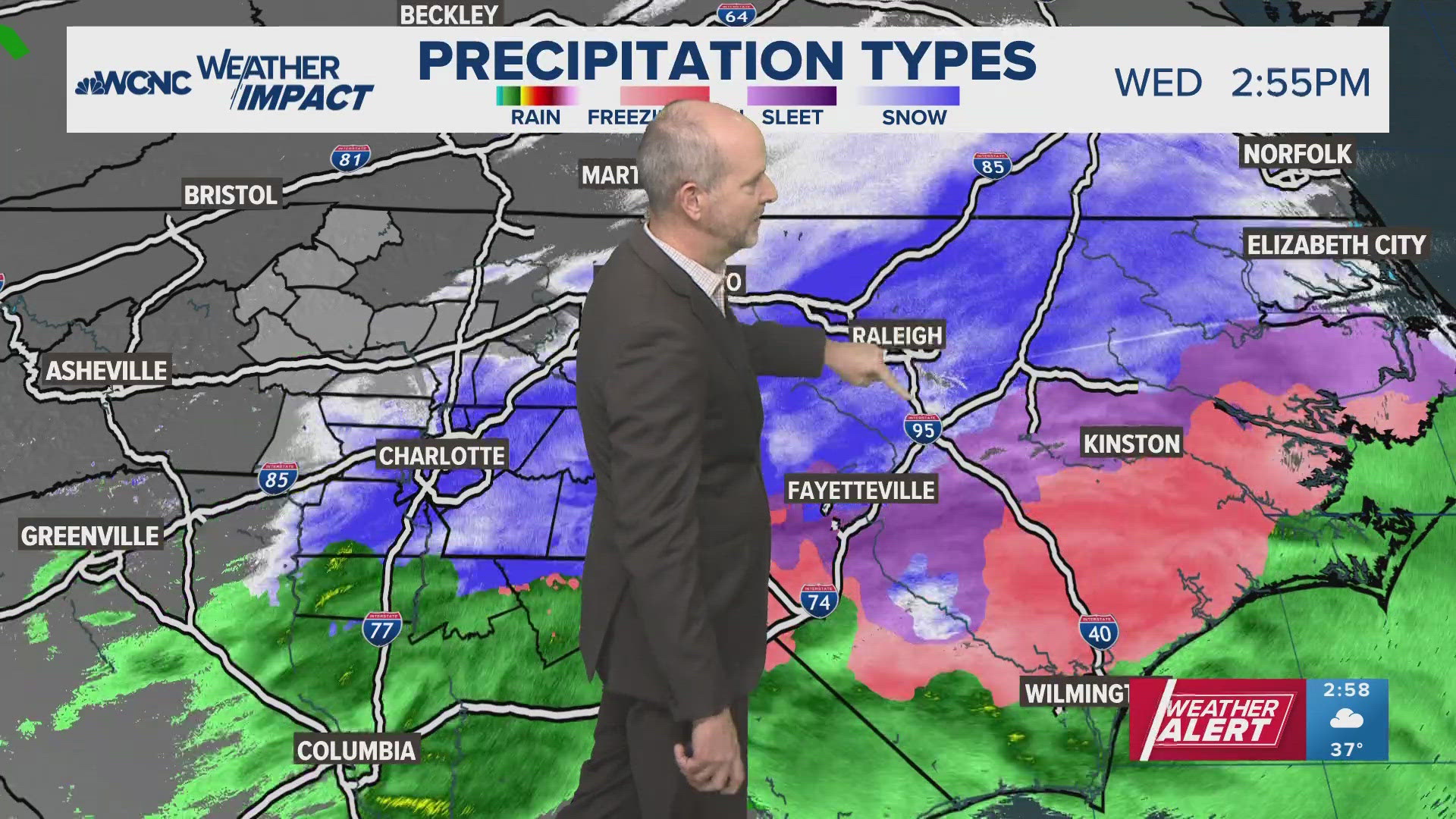 Snow showers and flurries fall in Charlotte: Brad Panovich 3 p.m ...