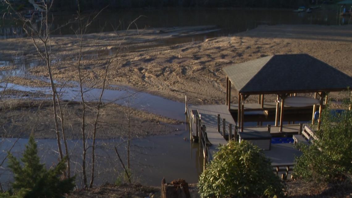 Erosion causing issues for neighbors near Lake Norman | wcnc.com