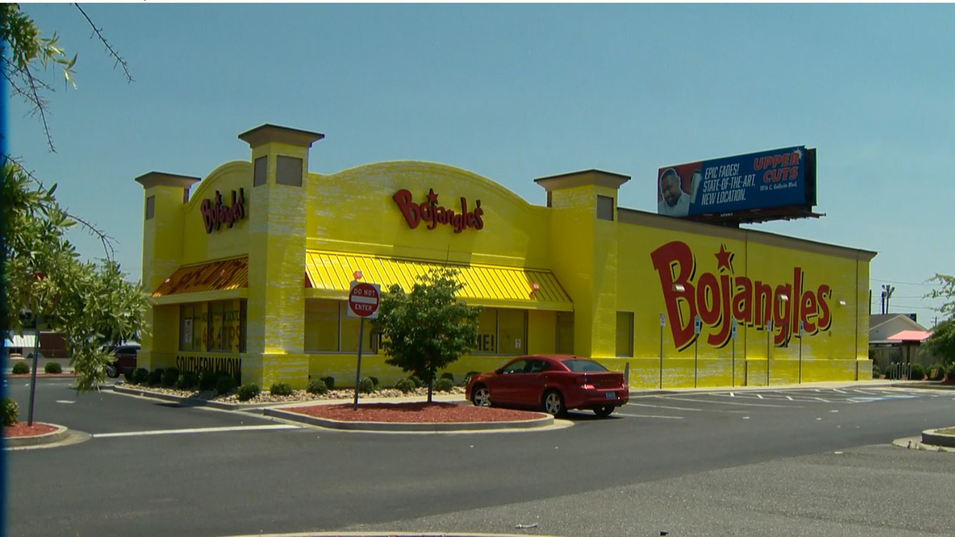 Bright yellow Bojangles violates Charlotte city code | wcnc.com