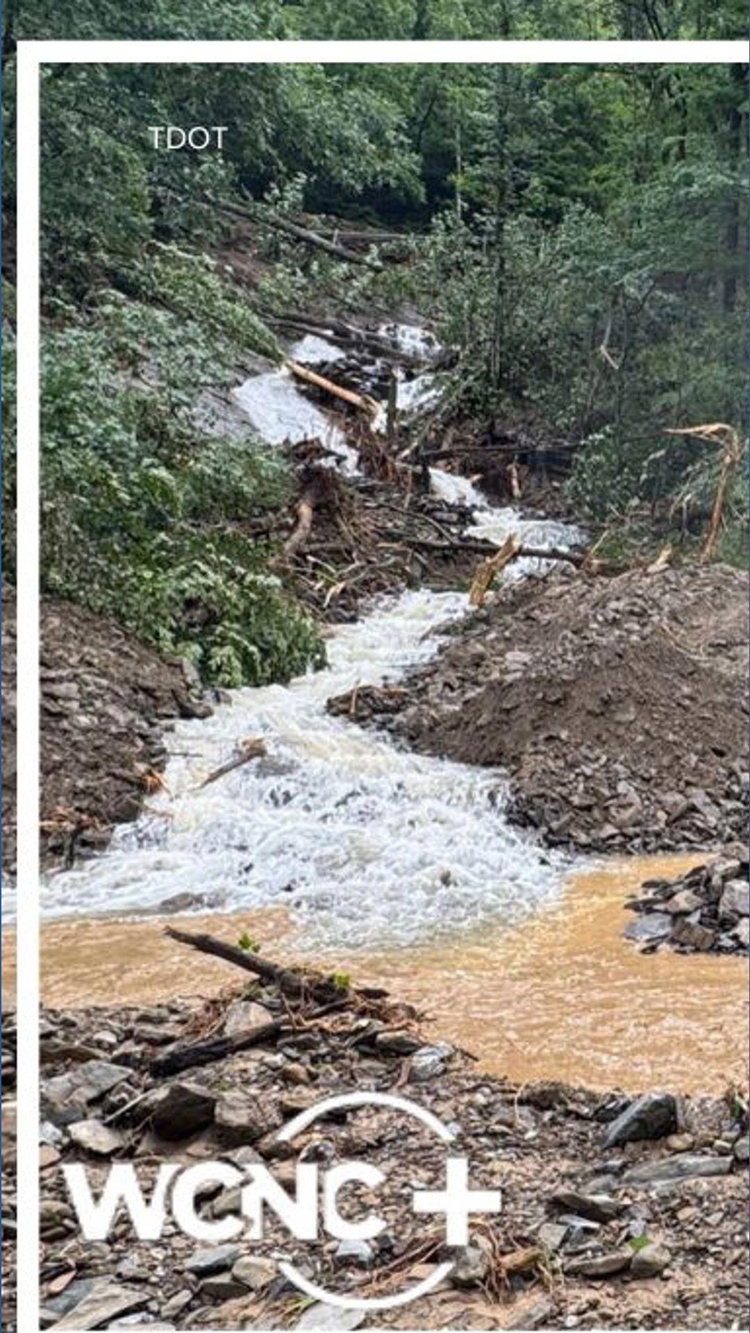 TDOT updates I-40 shutdown after rockslide, flash flooding near NC-TN ...