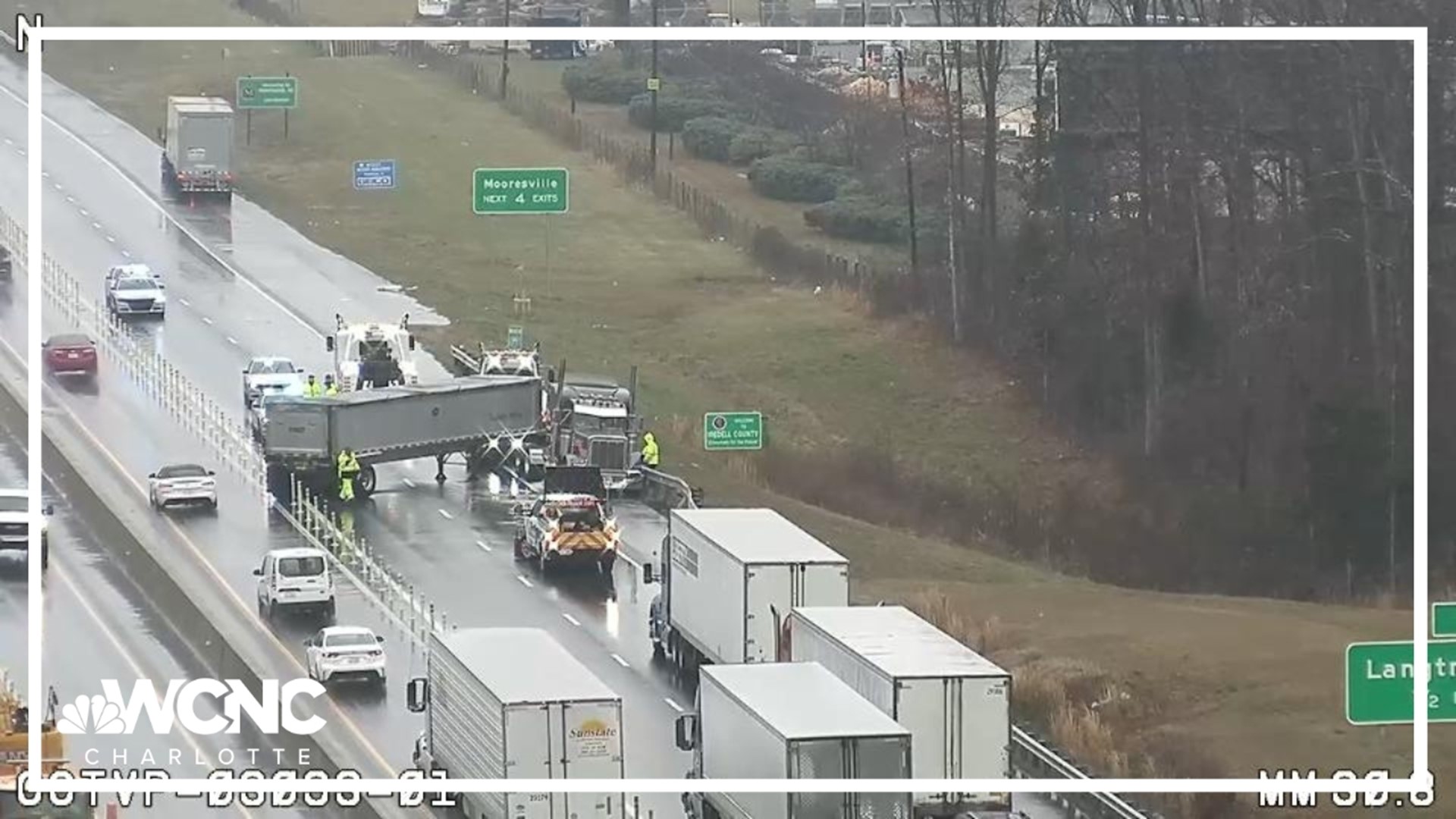 I-77 blocked by truck near Lake Norman | wcnc.com