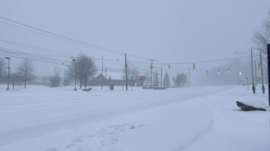 Heavy snowfall strands some in NC mountains | wcnc.com