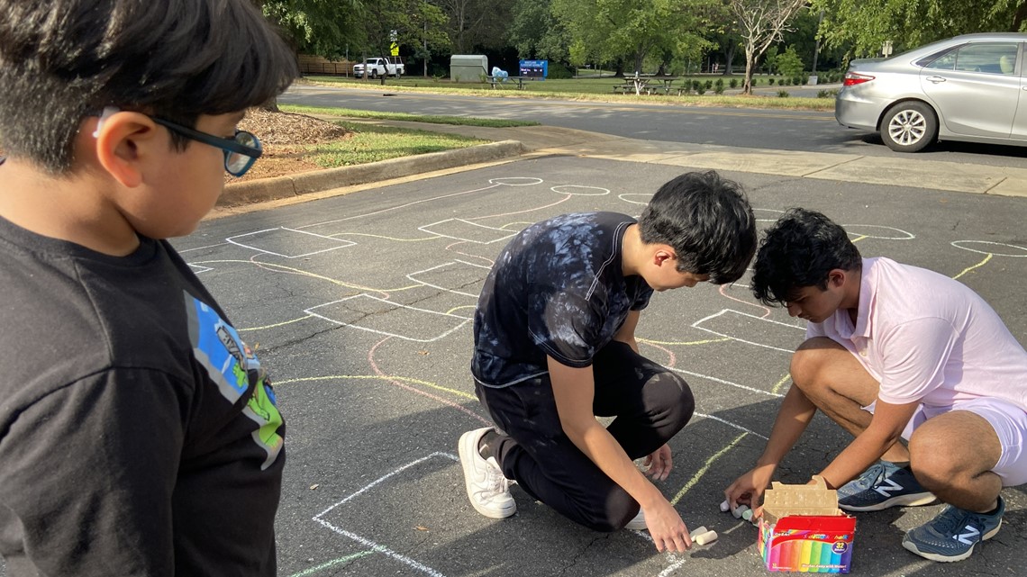 2 high schoolers vow to bring STEM to hundreds of students | wcnc.com