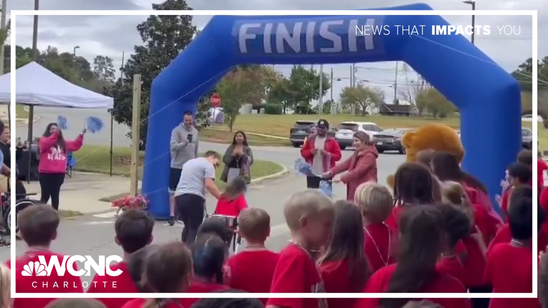 Huntersville students support classmate with rare disease | wcnc.com