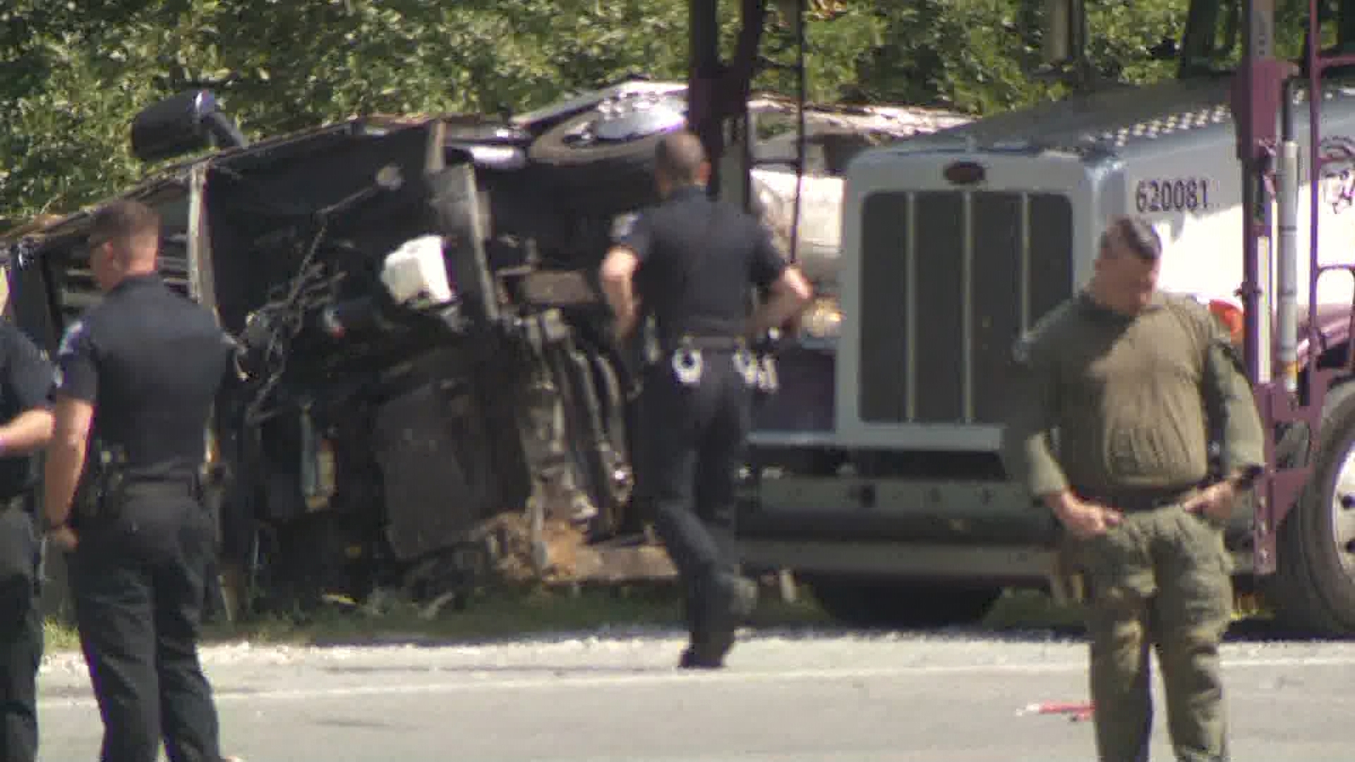 Person killed, CMPD officers hurt in crash on I-485 | wcnc.com