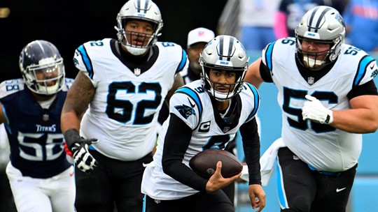 Eric Reid joins Panthers for practice, stirs controversy with t-shirt ...