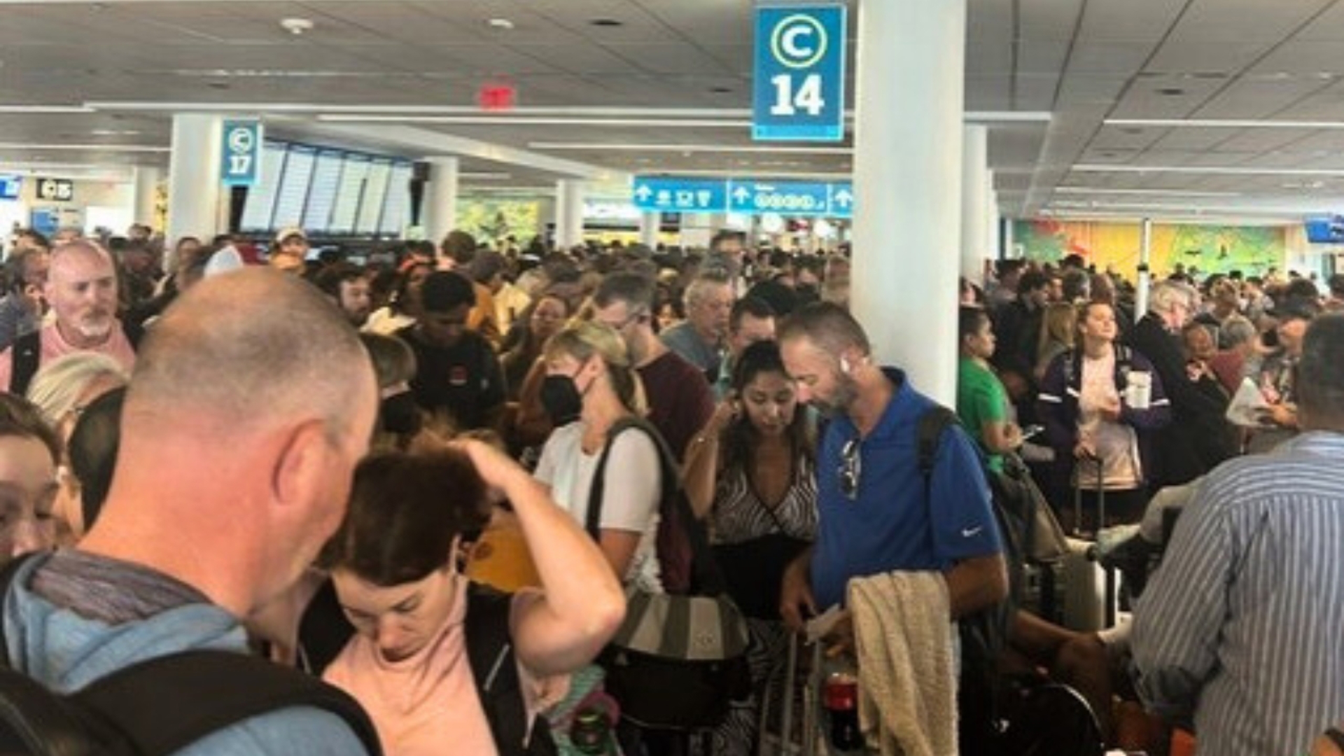 Hundreds of Charlotte airport flights delayed | wcnc.com