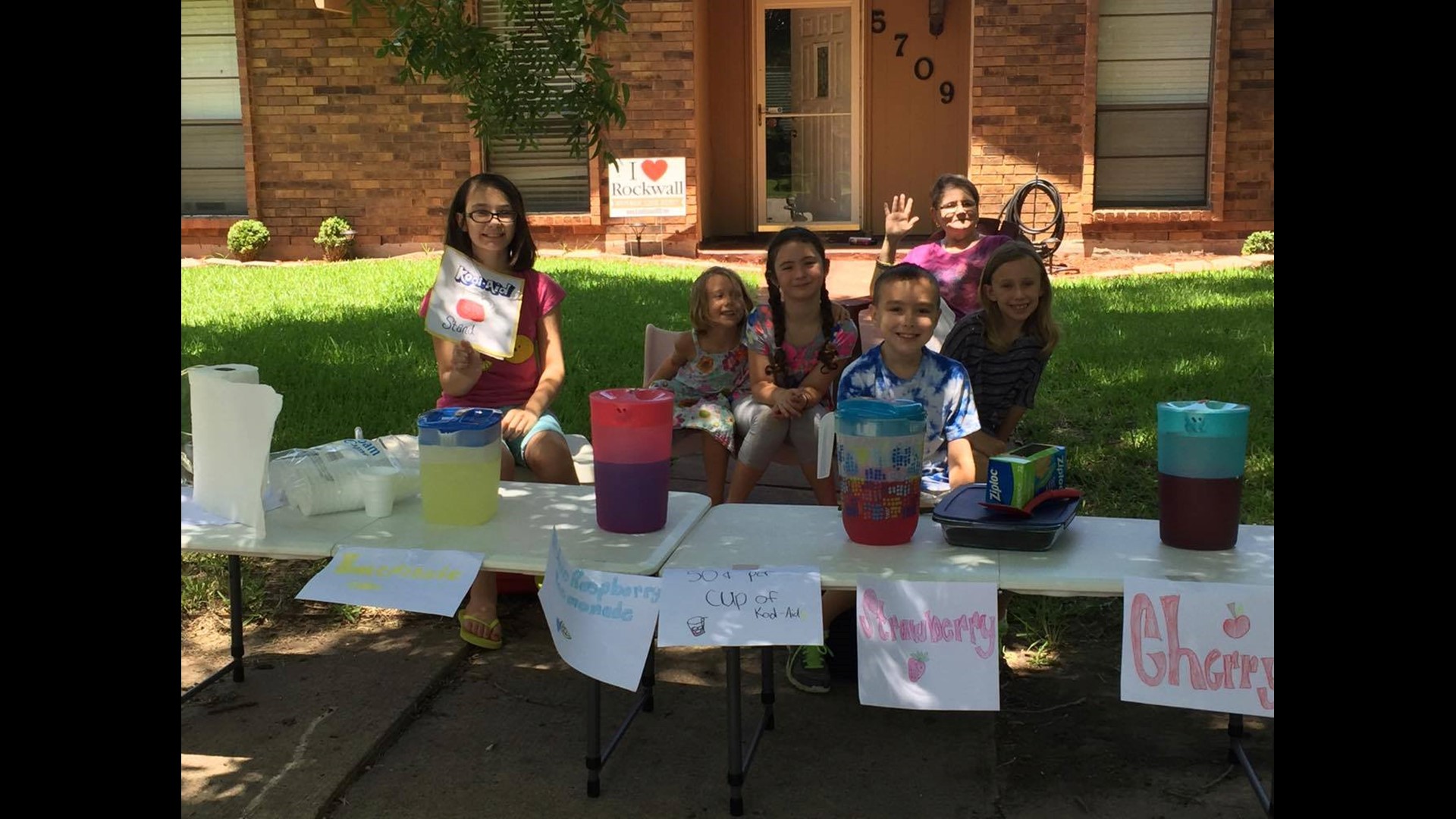 Lemonade stands around Texas support officers, their families | wcnc.com